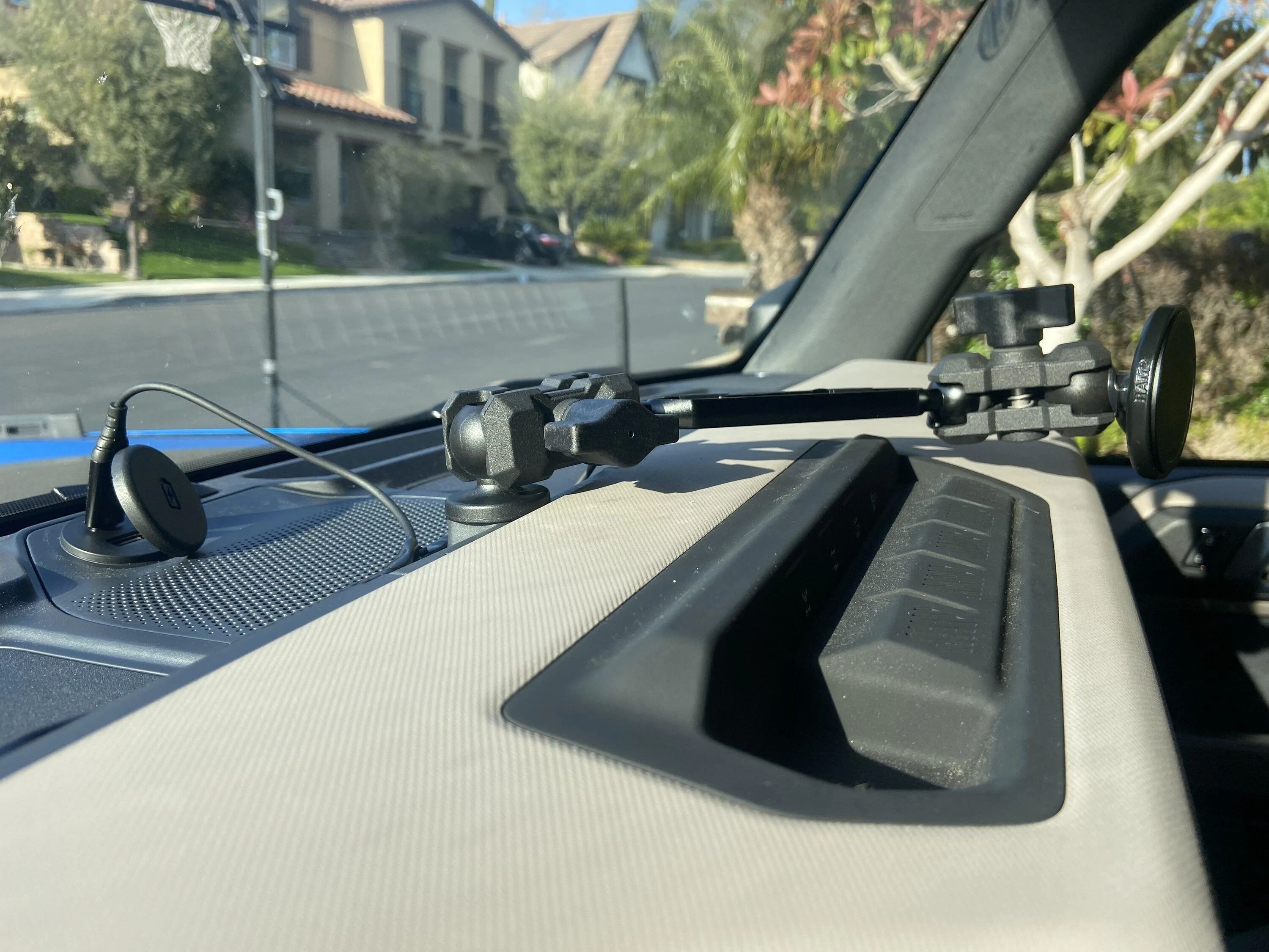 MagSafe Charger Using Dash Mounting Point | Bronco6G - 2021+ Ford ...