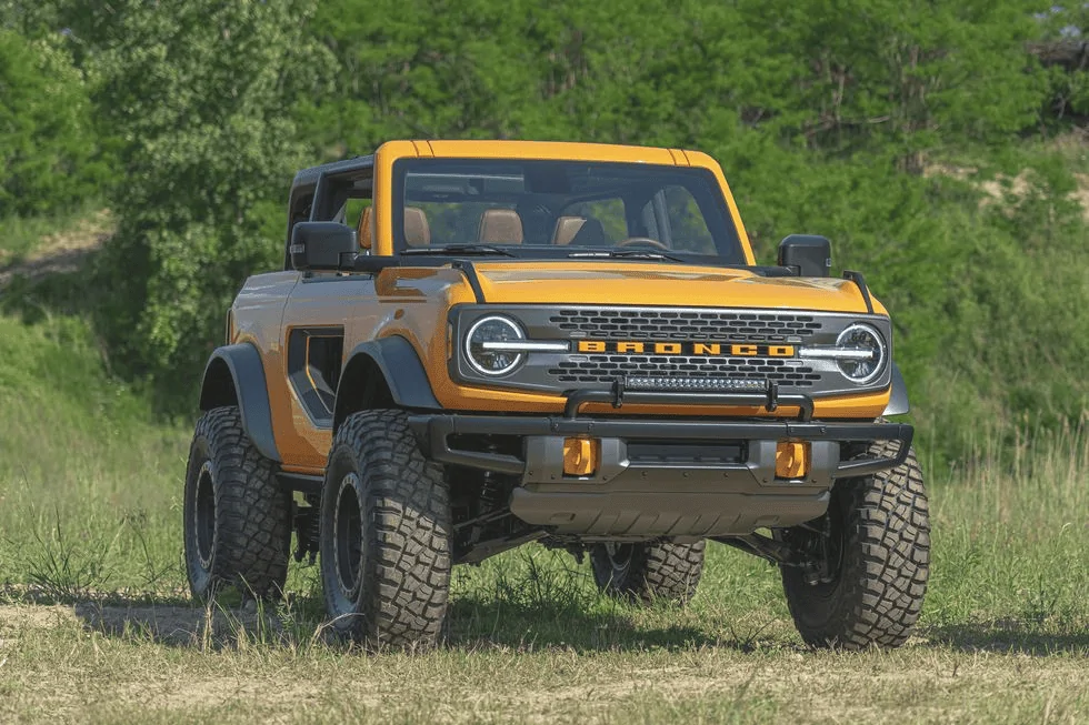 What configuration allows for the body color grill? | Bronco6G - 2021 ...