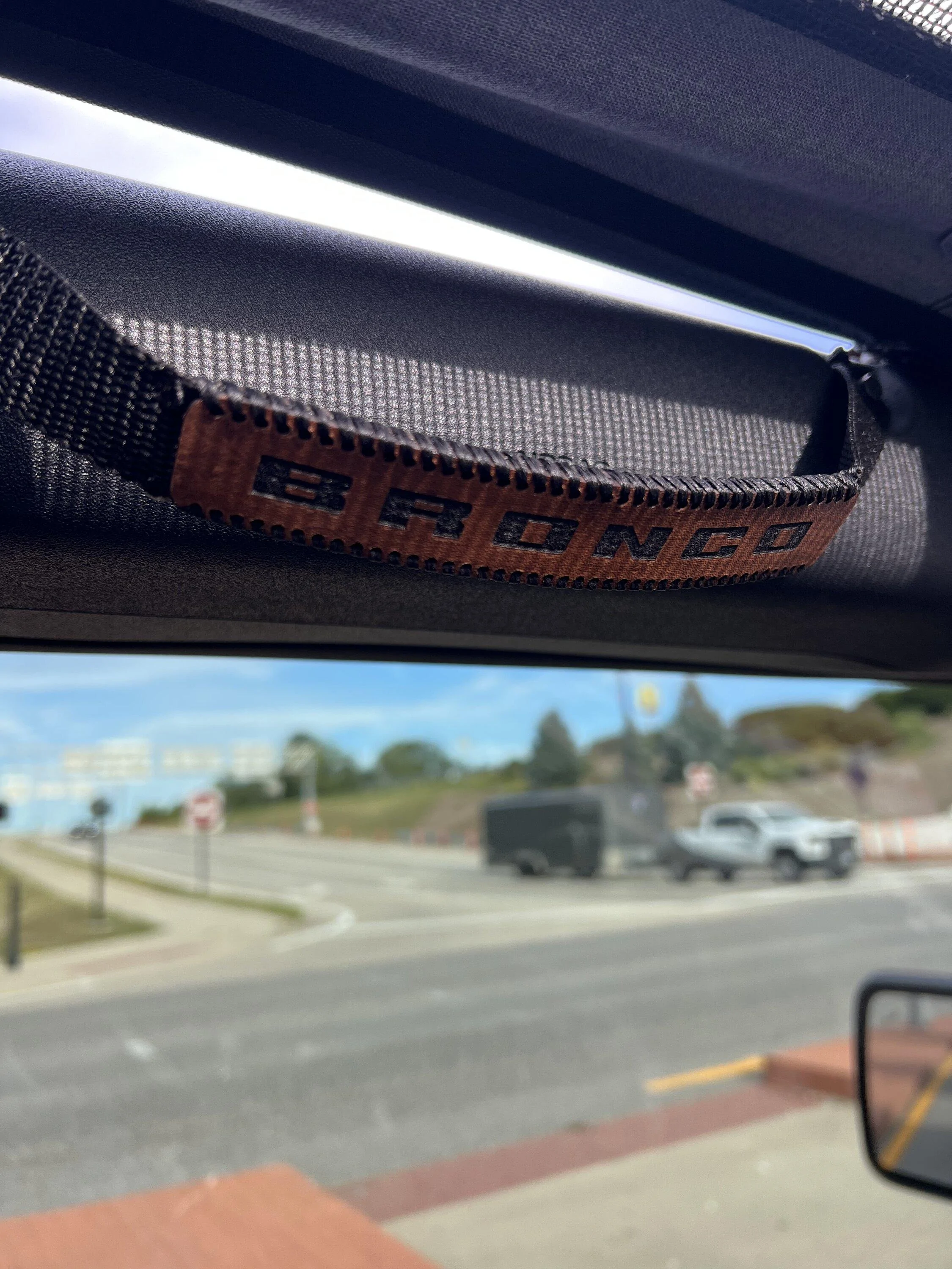 Leather roll bar grab handles installed | Bronco6G - 2021+ Ford Bronco ...
