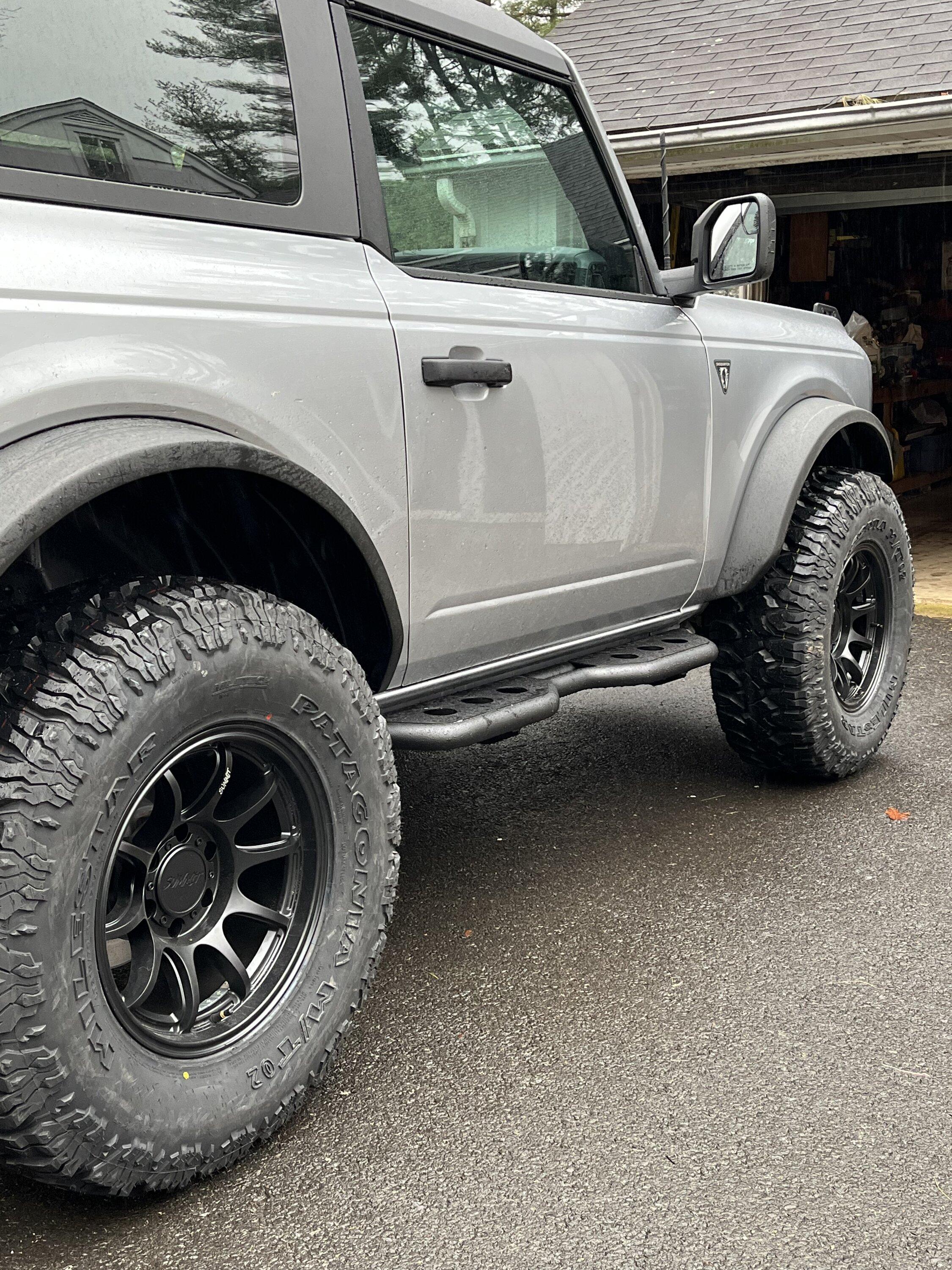 Havoc Barricade running boards and KC lights installed | Bronco6G ...