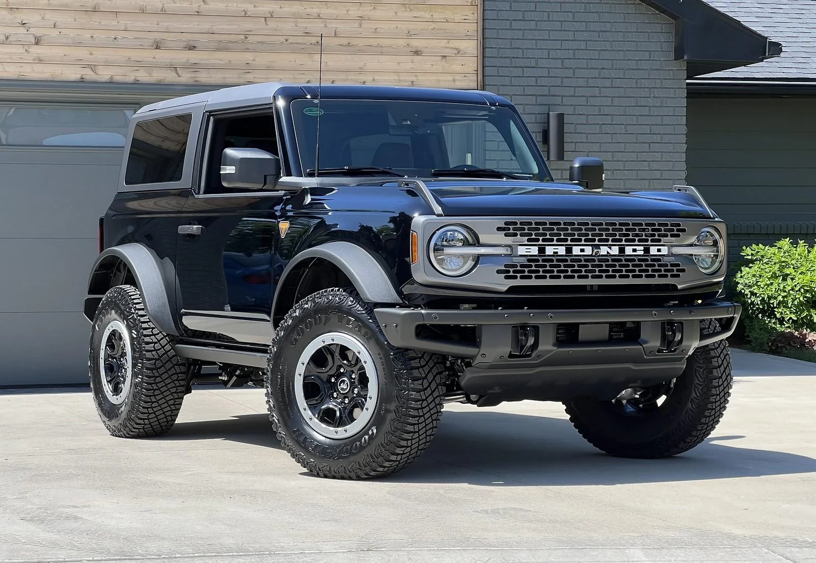 BROOX's 2DR Shadow Black Squatchy Boy | Bronco6G - 2021+ Ford Bronco ...