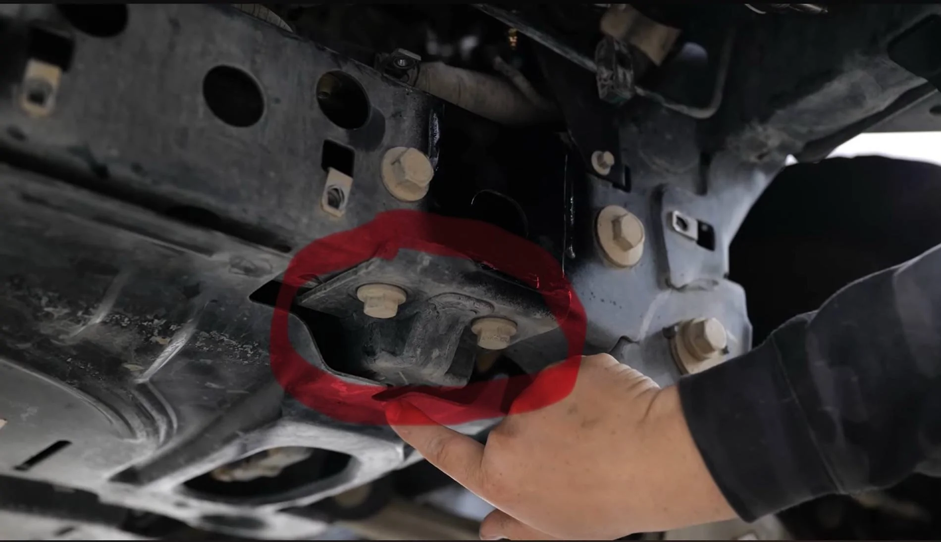 TSB 24-2408: Front End Noise (Clink/Clunk) - Front Differential Mount ...