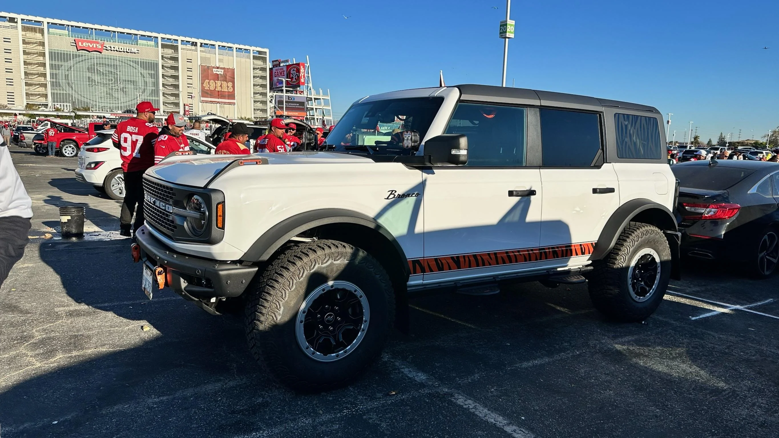Put any cool / unique vinyl decals on your Bronco? Let's see them ...