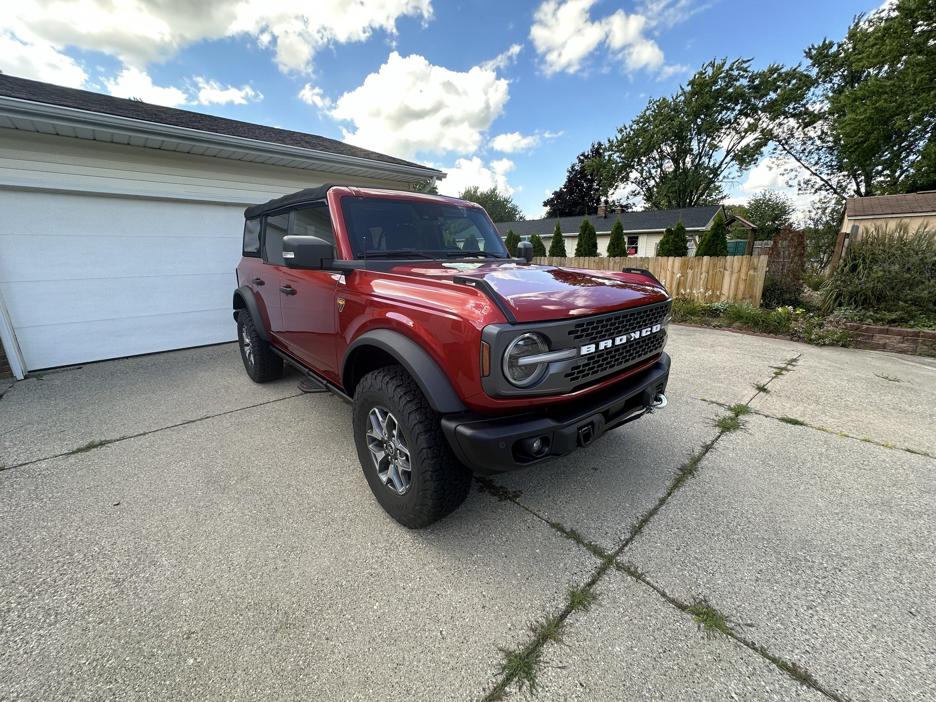 Michigan - 2022 Badlands, Hot Pepper Red, 2.3L MT,