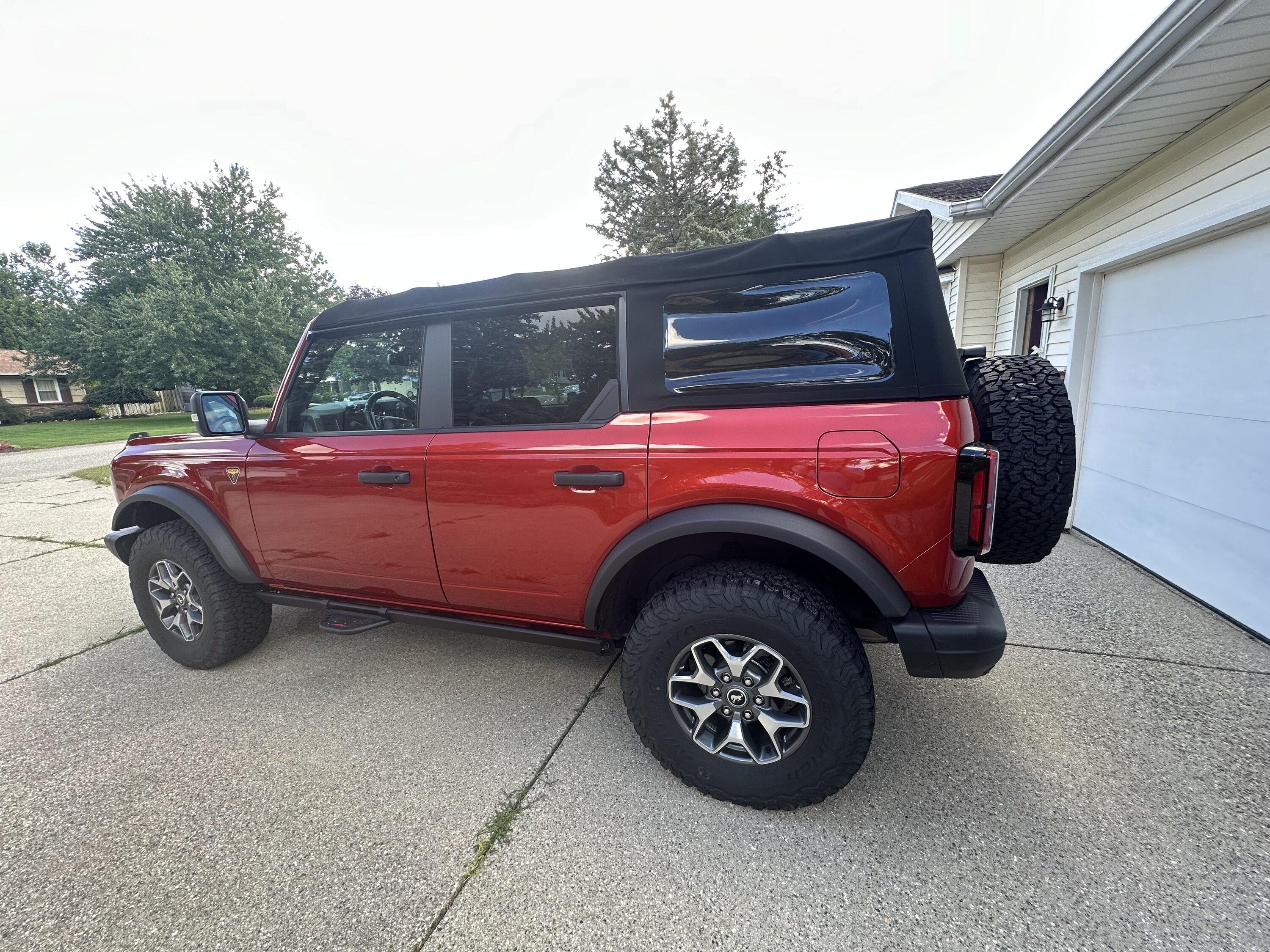 Michigan - 2022 Badlands, Hot Pepper Red, 2.3L MT,