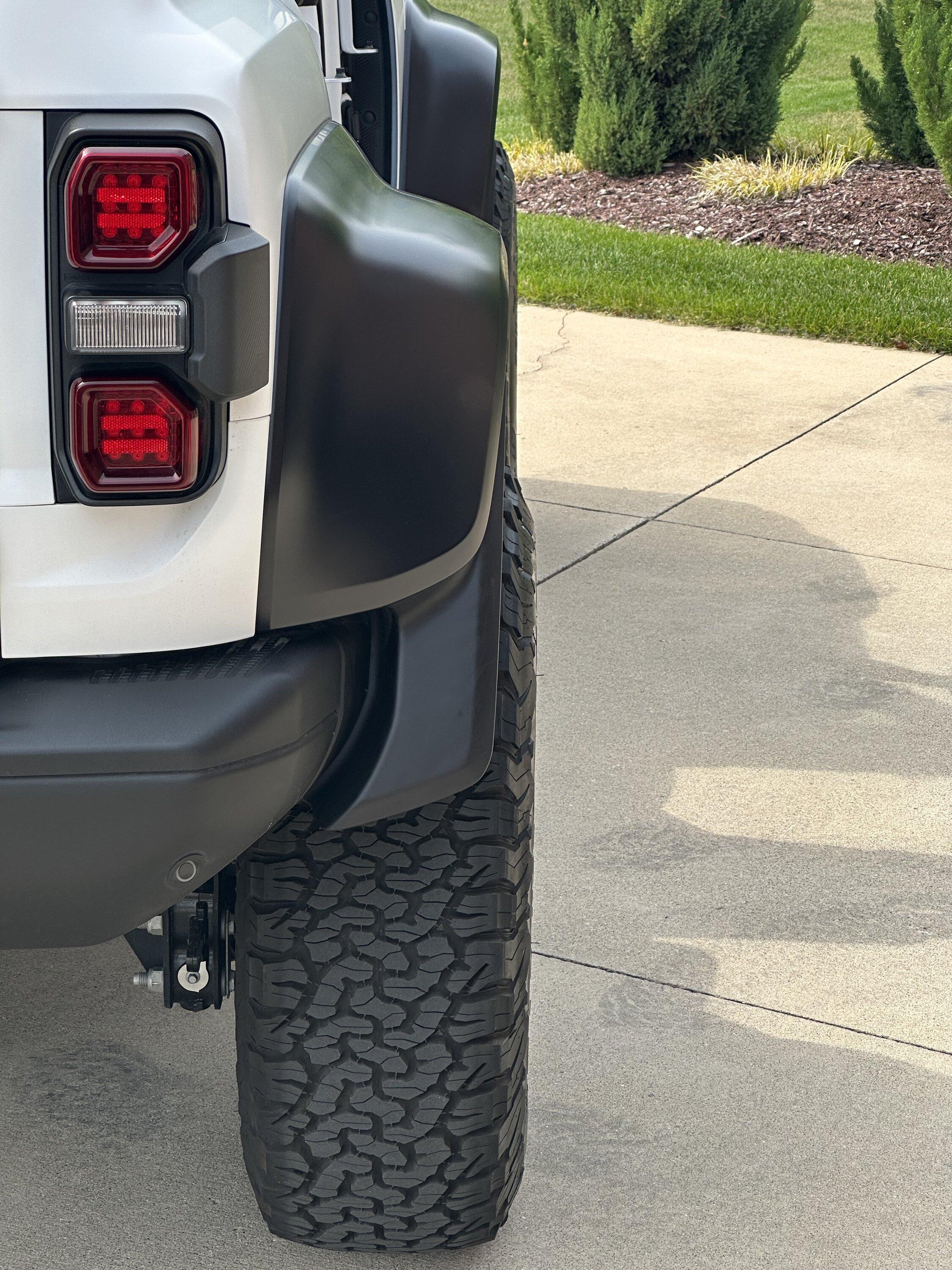 OXFORD WHITE Bronco RAPTOR Photos Thread | Page 3 | Bronco6G - 2021 ...