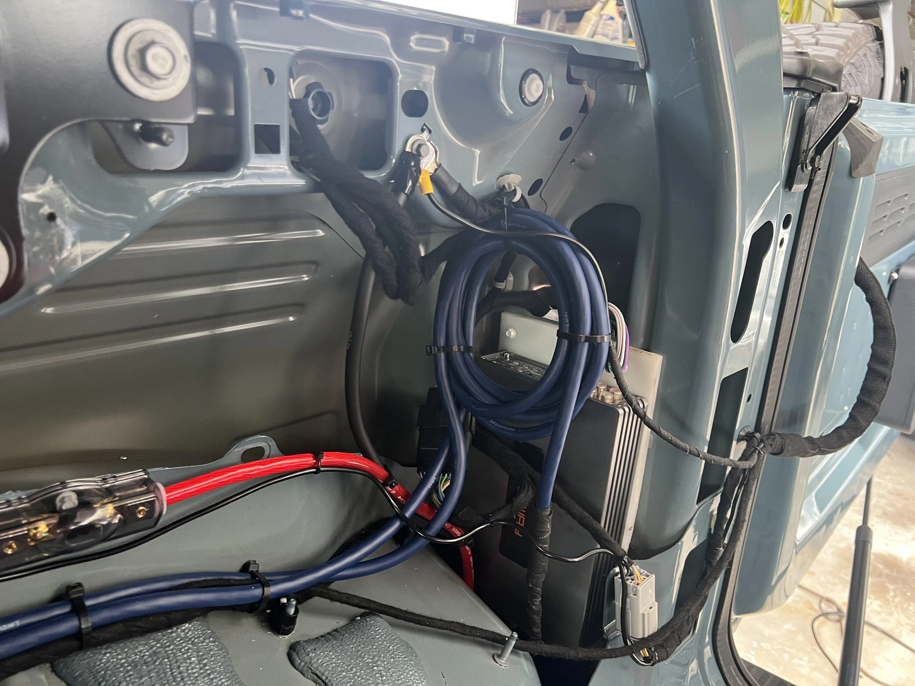 Stinger 12” tailgate Sub or 8” Kicker Sub (enclosure) | Bronco6G - 2021 ...