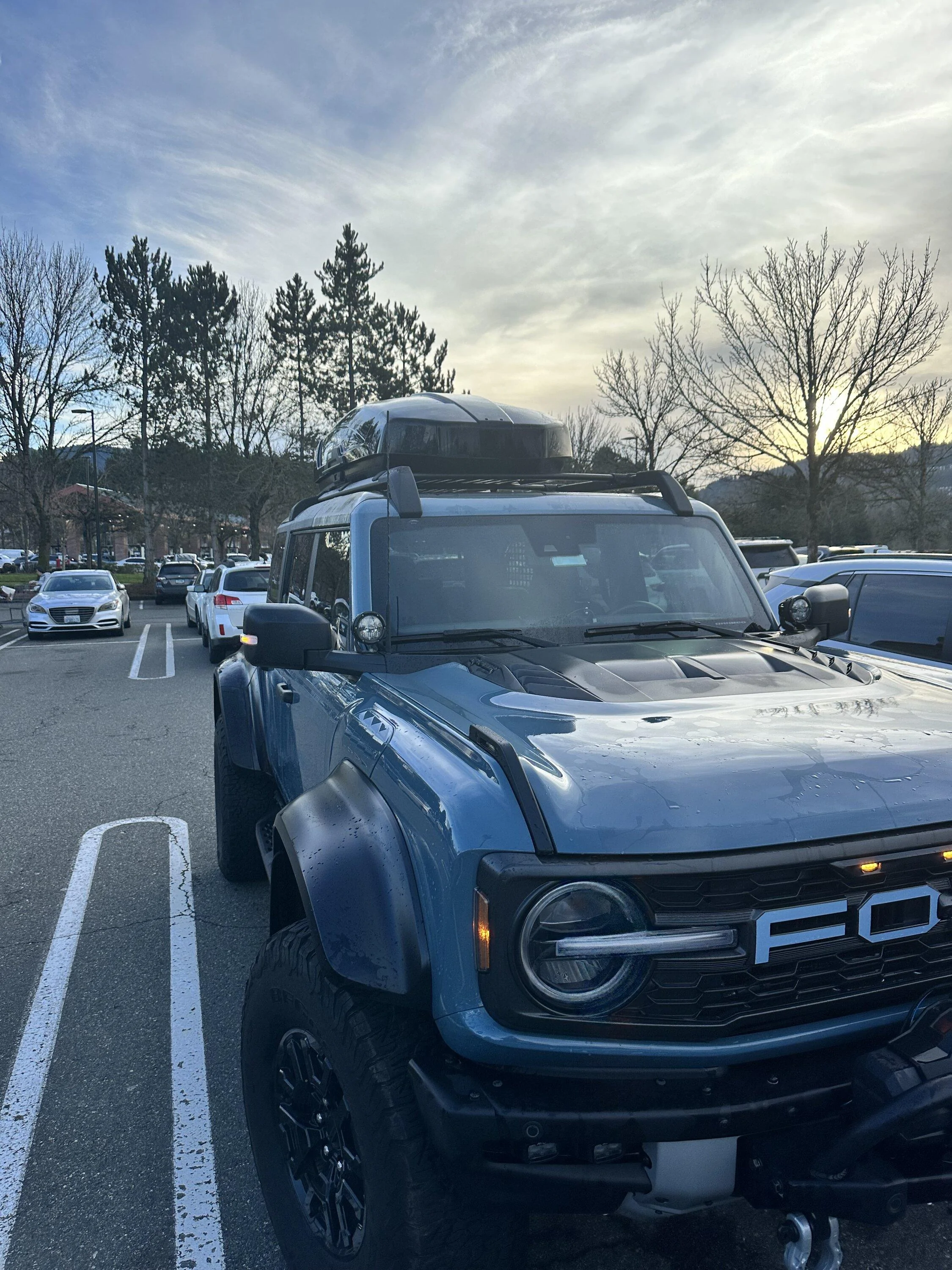 Ford OEM roof rack with Thule Roof Box | Bronco6G - 2021+ Ford Bronco ...