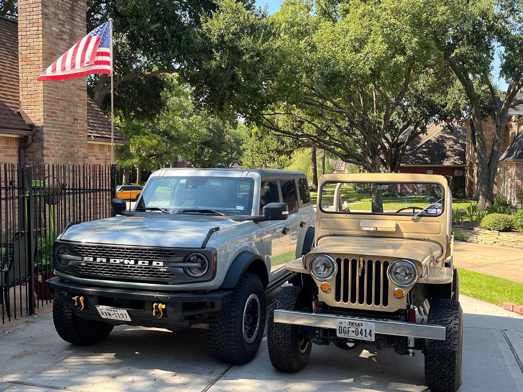 Bronco vs. Flatfender (CJ) | Bronco6G - 2021+ Ford Bronco & Bronco ...
