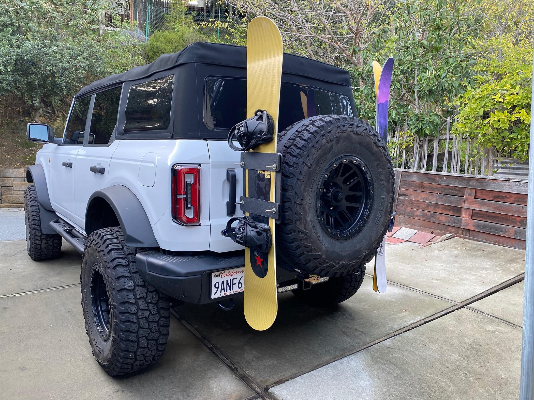 Traction board + shovel mount for soft top | Bronco6G - 2021+ Ford ...