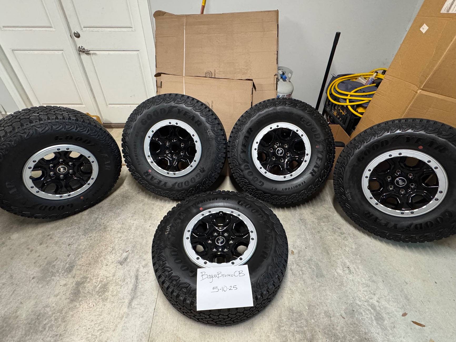 Louisiana - 5 New* 35” Outer Banks Sasquatch Tires & Beadlock Rims ...