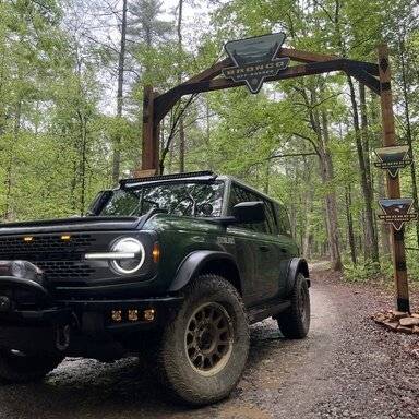 Black Painted Hard top (+ Raptor style running boards) on 2024 Bronco ...