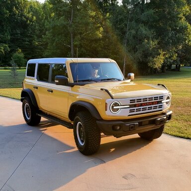 Black Painted Hard top (+ Raptor style running boards) on 2024 Bronco ...