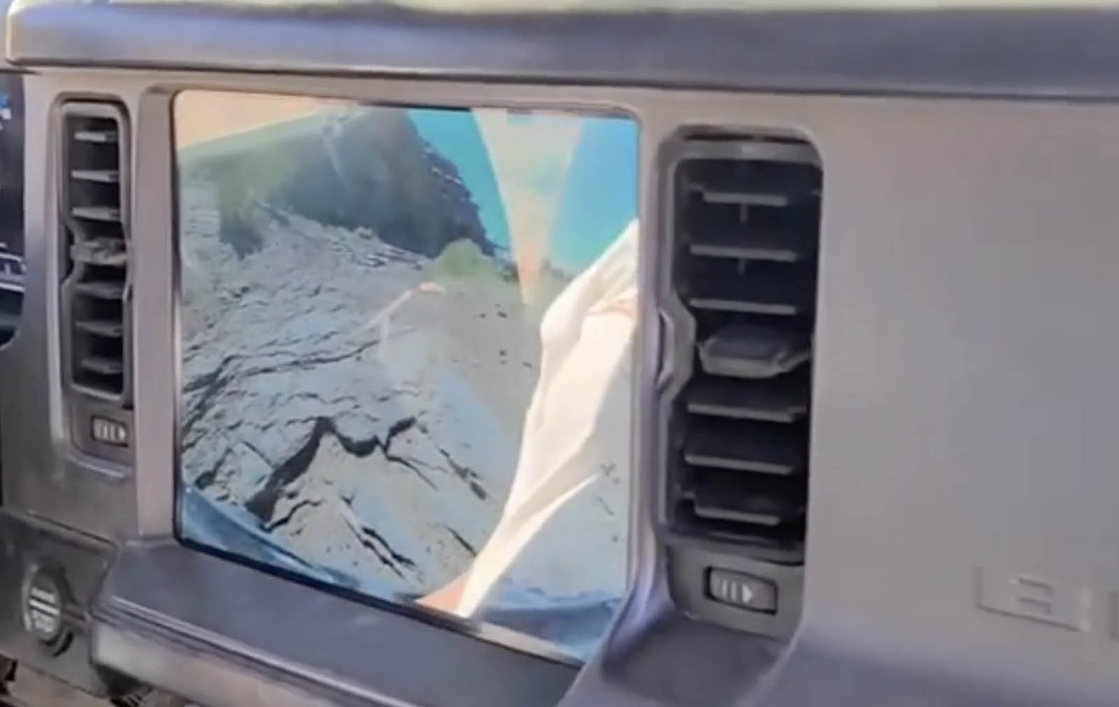 Another Look at Front Facing Trail Camera on Bronco 12" Screen ...