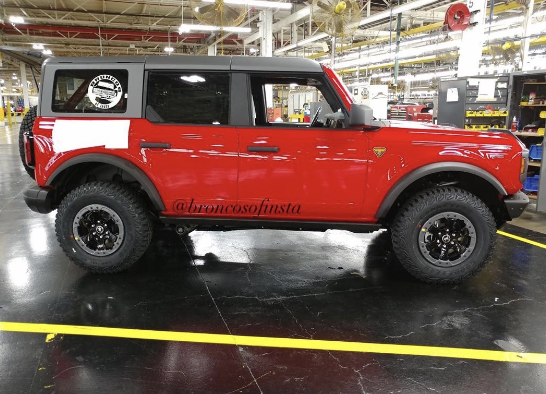 Completed Badlands 4-Door Bronco in Race Red | Bronco6G - 2021+ Ford ...