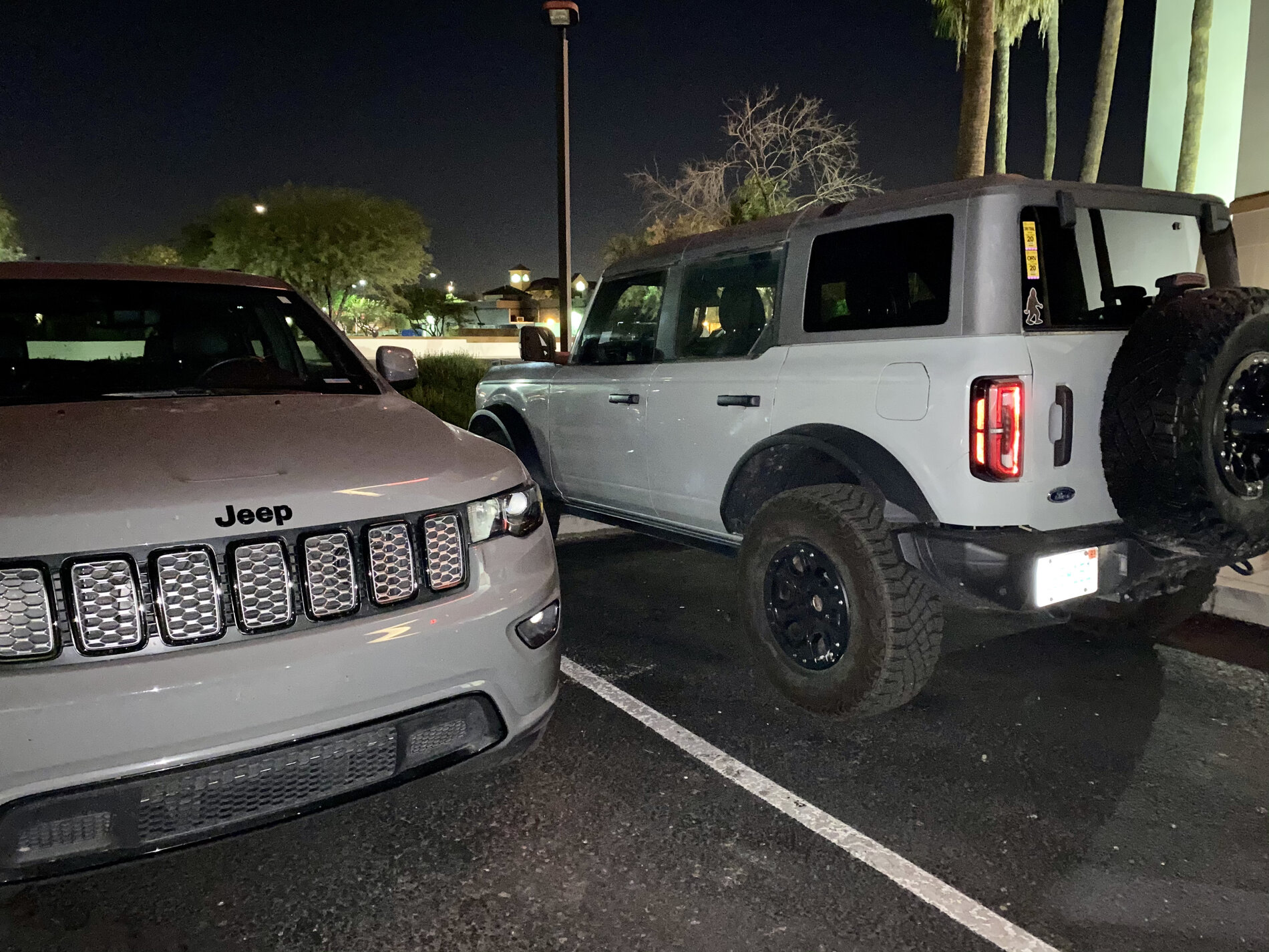 Cactus Gray (Bronco) vs Sting Gray (Jeep Grand Cherokee) | Bronco6G ...