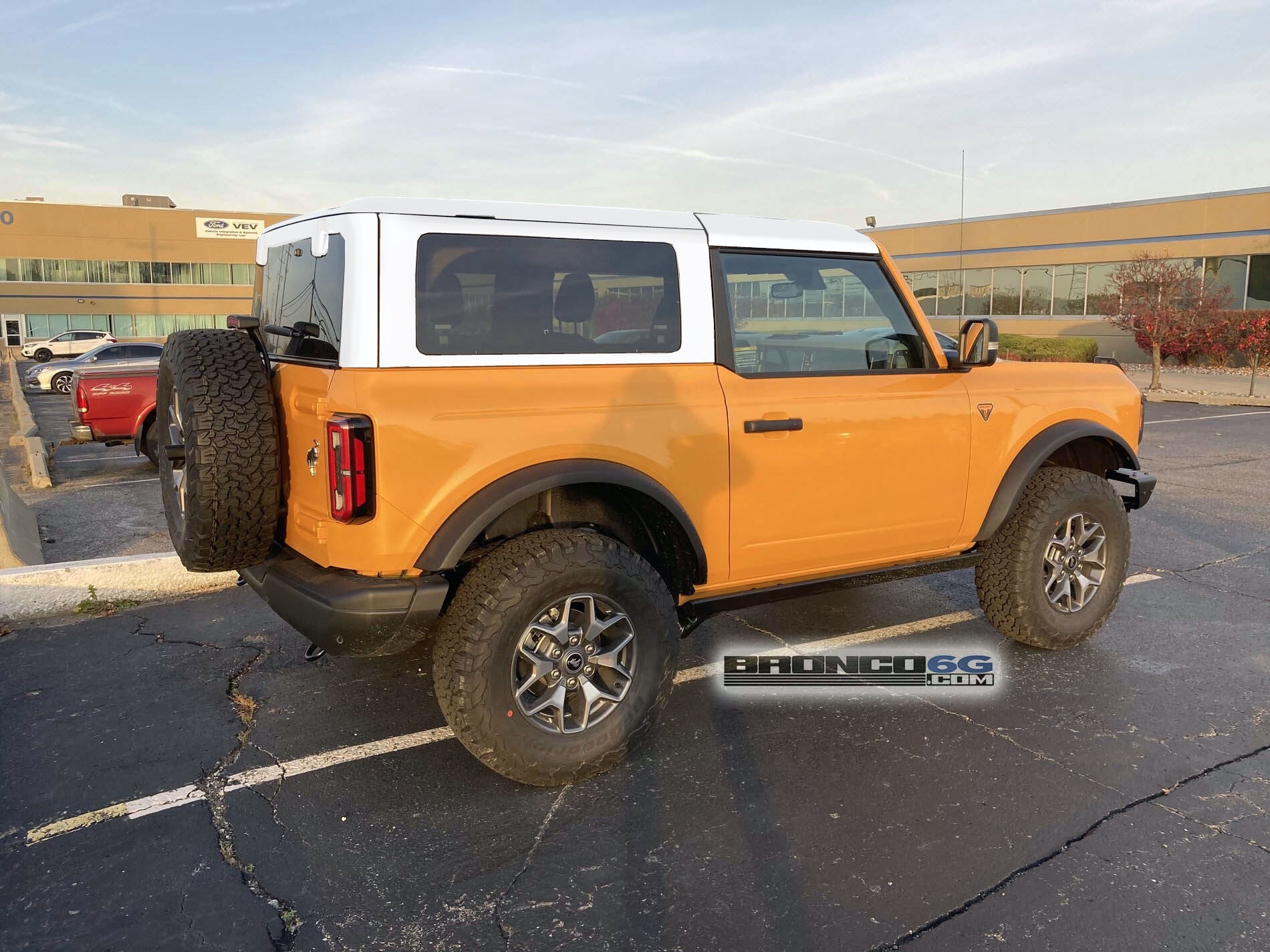 Cyber Orange Badlands with White Top (Render) | Bronco6G - 2021+ Ford ...