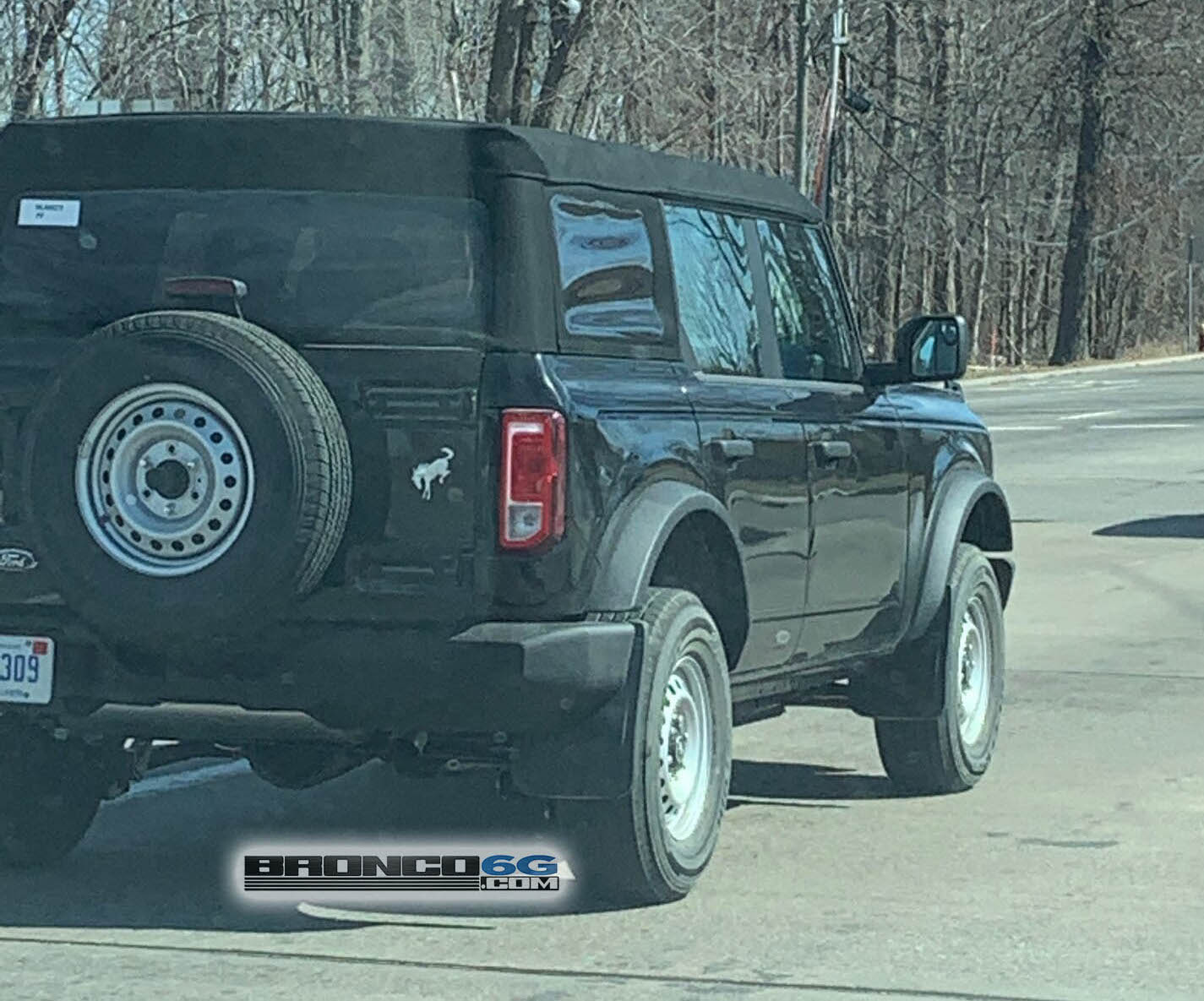 The elusive Bronco Base 4-door spotted (Shadow Black) | Bronco6G - 2021 ...