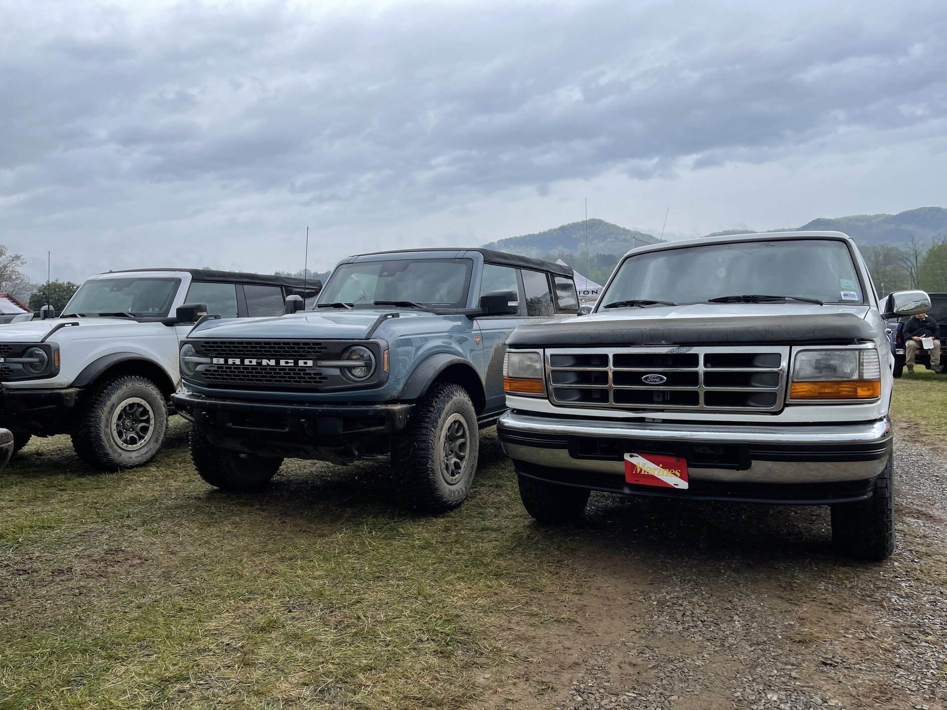 PHOTOS side by side 96 Bronco vs 2021 size | Bronco6G - 2021+ Ford ...