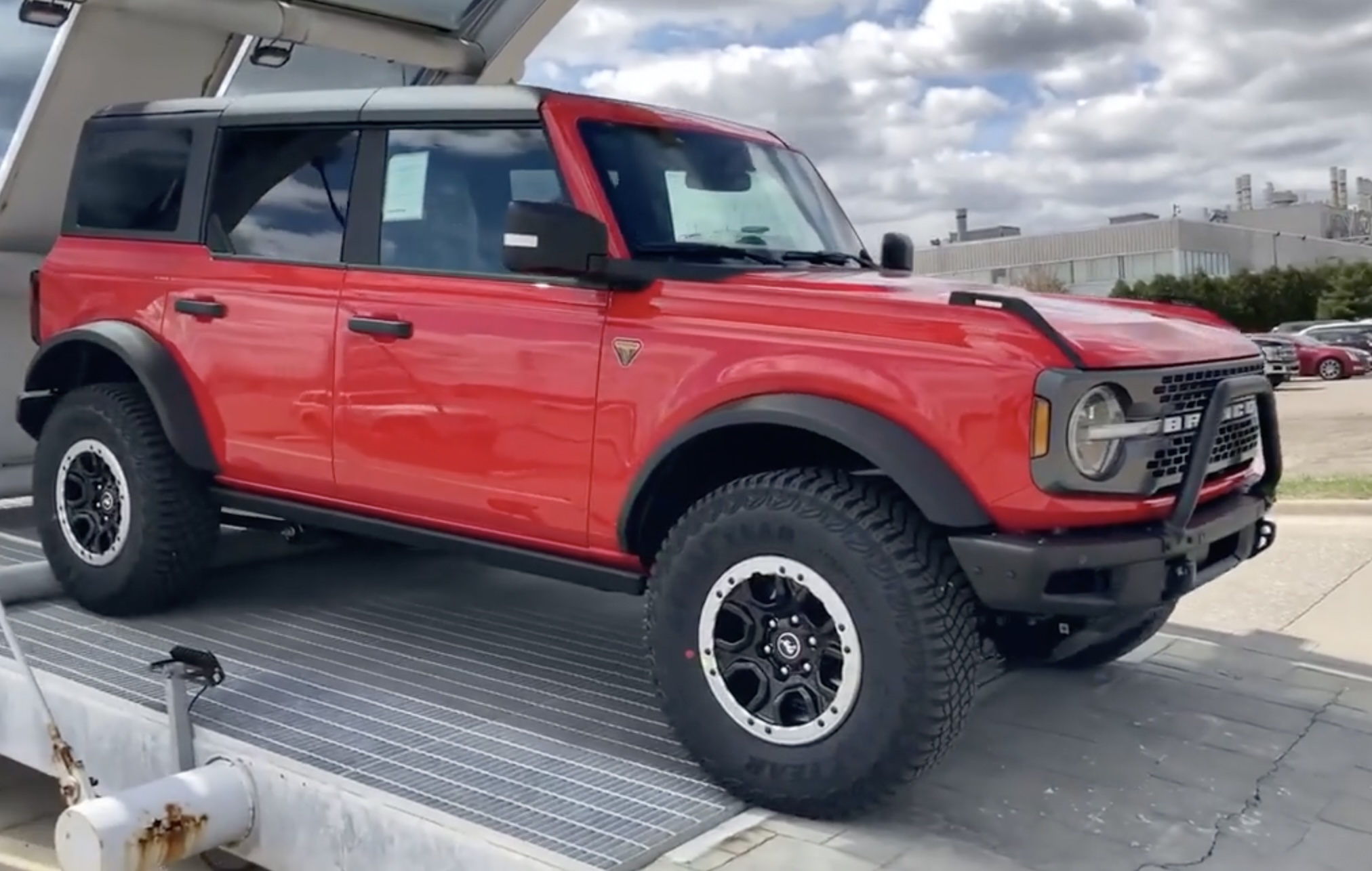 360 video: Race Red Badlands Sasquatch with new brush guard / bull bar ...