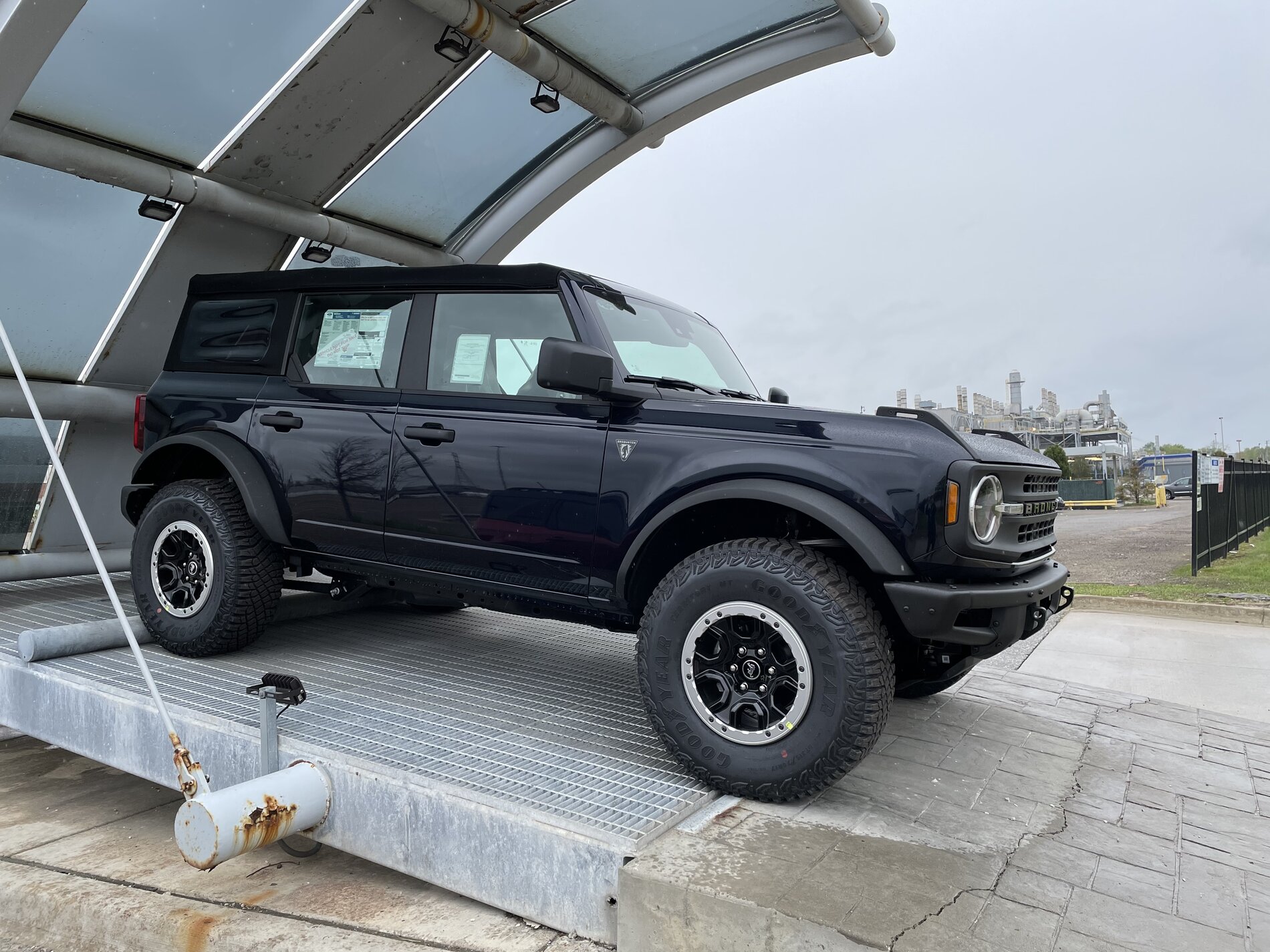 SPOTTED: Antimatter Blue Base Sasquatch 4 Door at MAP today | Bronco6G - 2021+ Ford Bronco ...