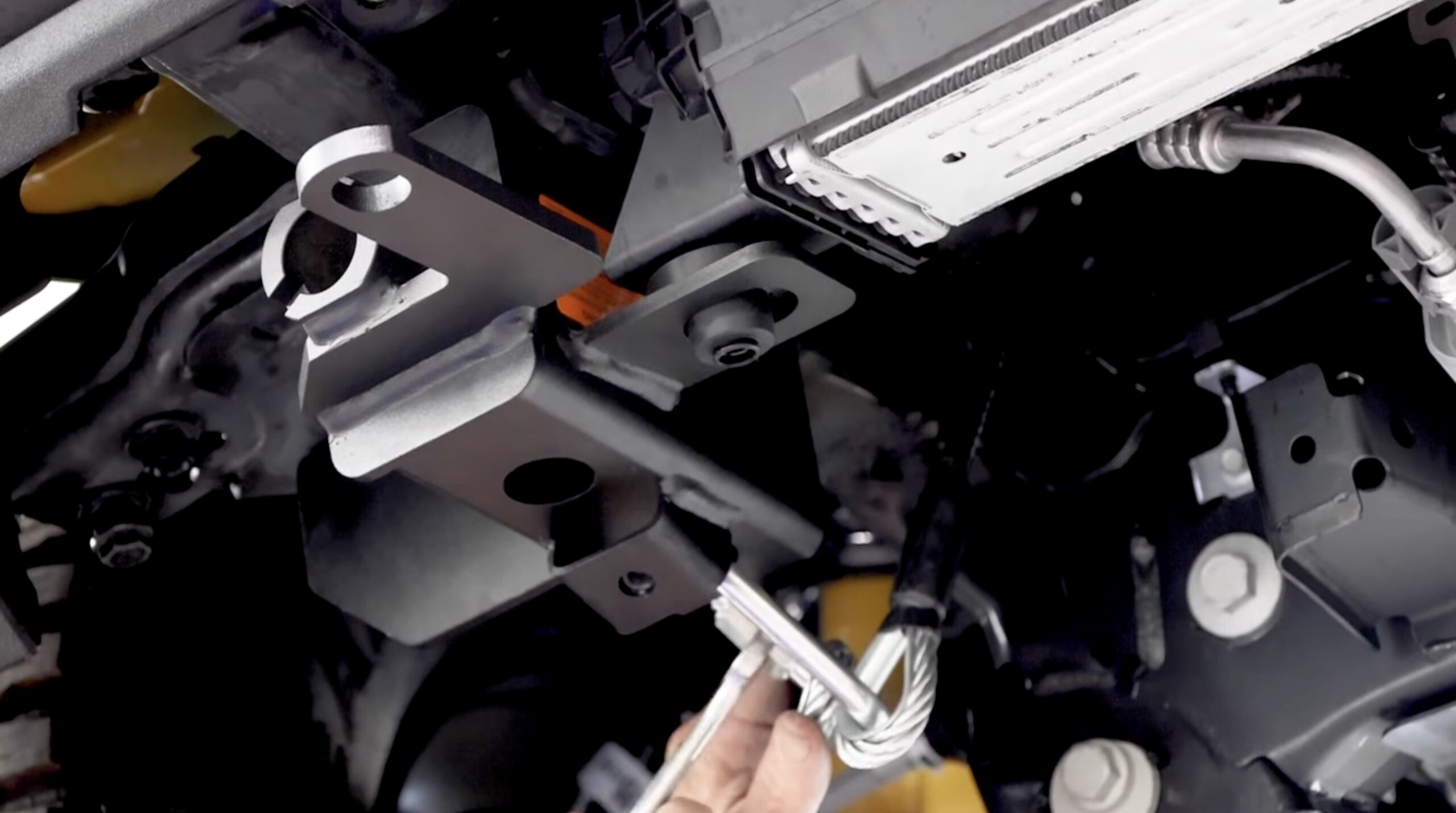 Blue Ox Baseplate Flat Towing setup test. Baseplate now available ...