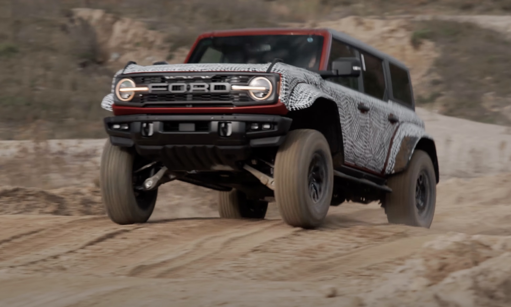 Video: 2022 Bronco Raptor Off-Roading, Side-by-Side vs Standard (Outer ...