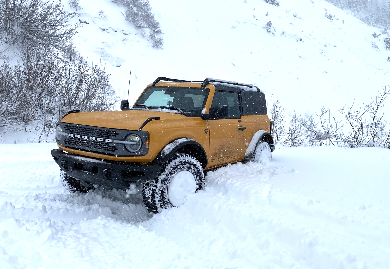 You haven't seen a 2021 Bronco in snow like this yet! Snow wheeling on ...