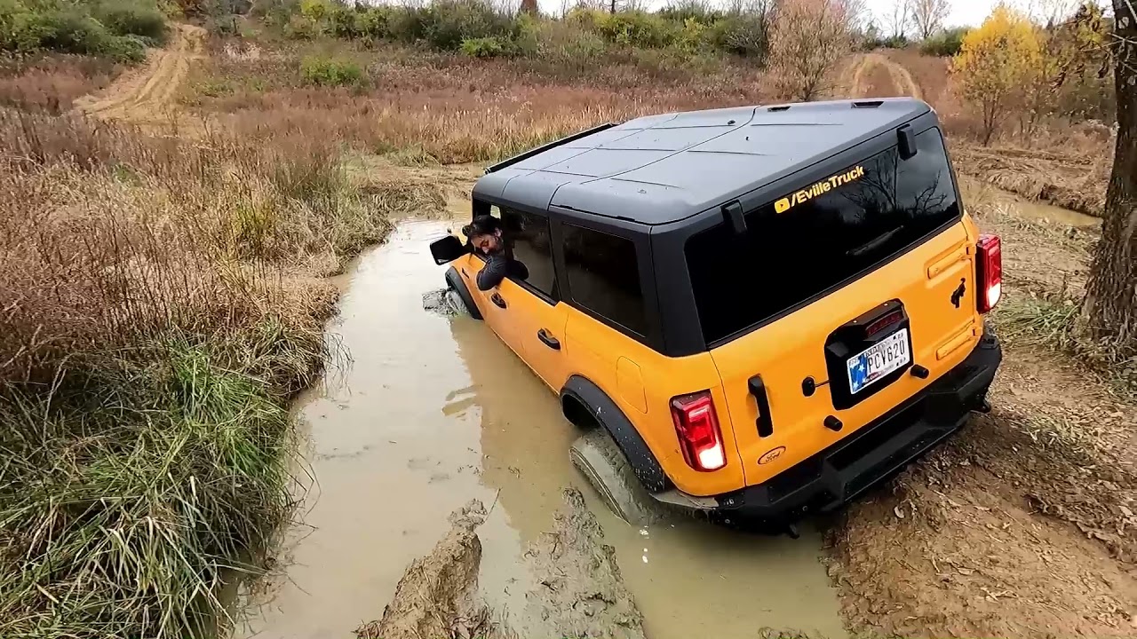Video: Much better turn out offroading (mudding) the SEMA Bronco Black ...