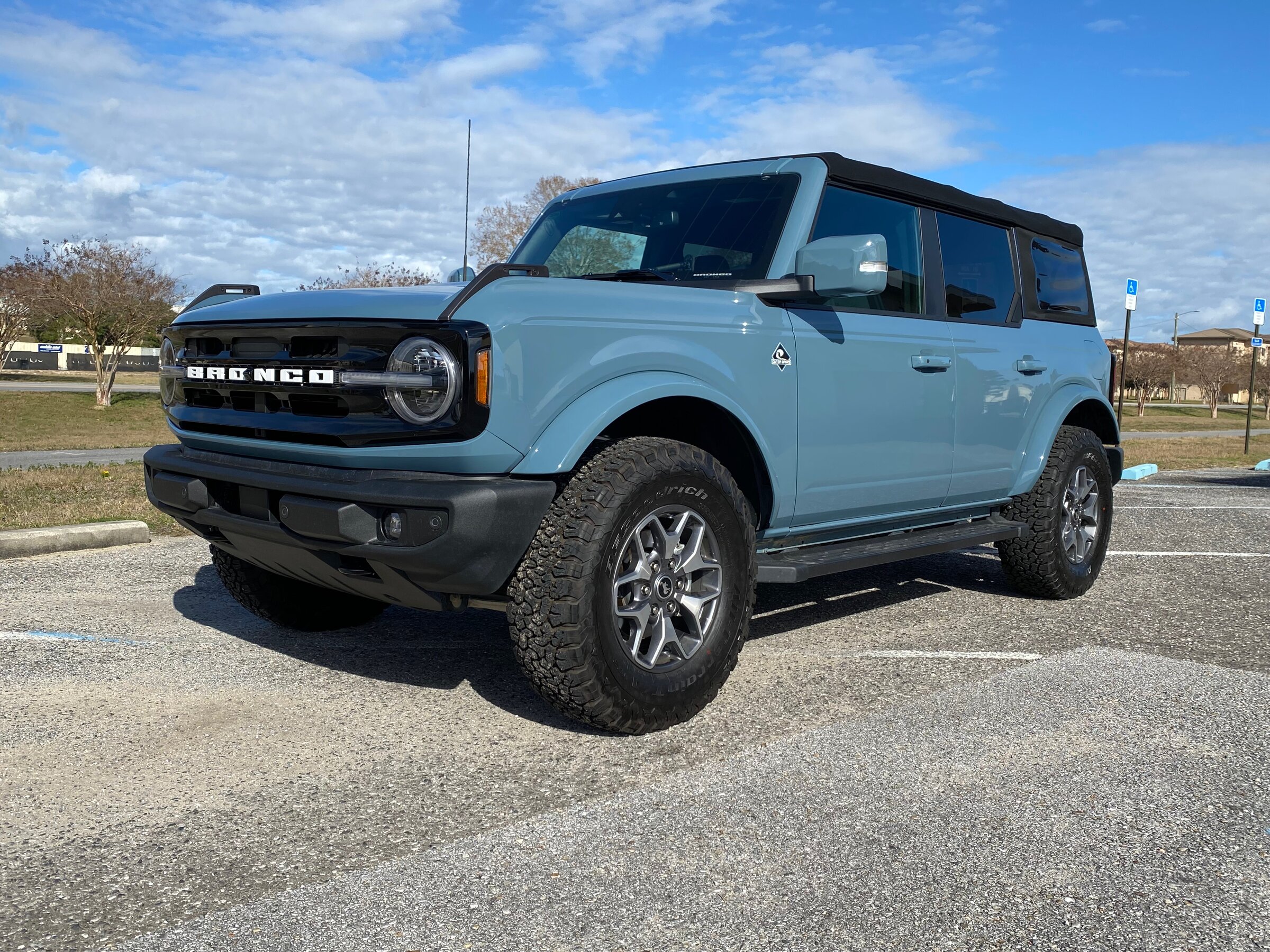 Non-Sas Outer Banks with Badlands factory takeoffs wheels / tires ...