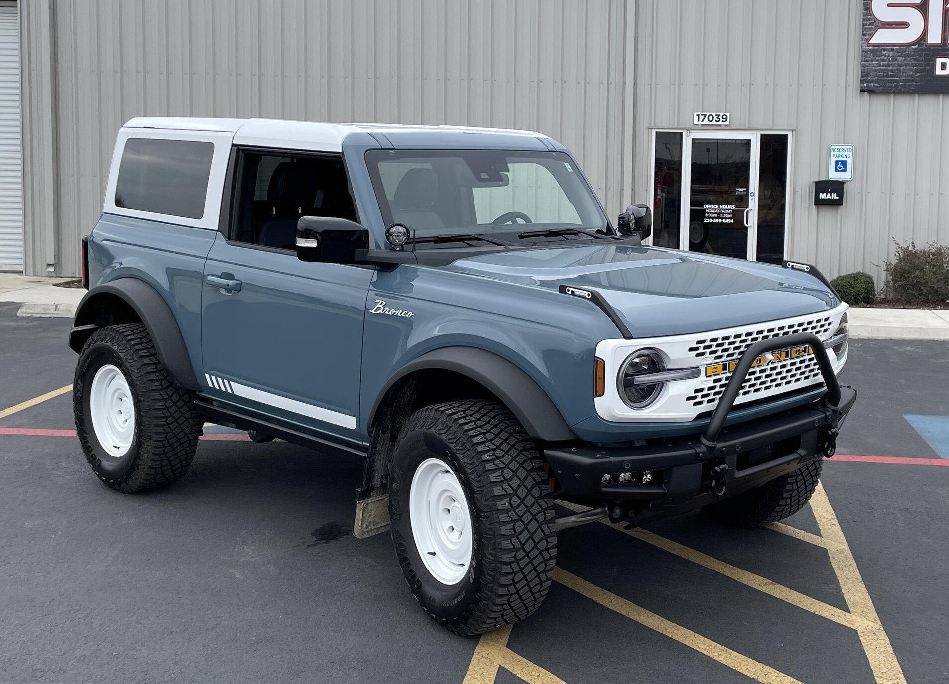 MIC Top 2.0 Professional White Vinyl Wrap DONE | Bronco6G - 2021+ Ford ...