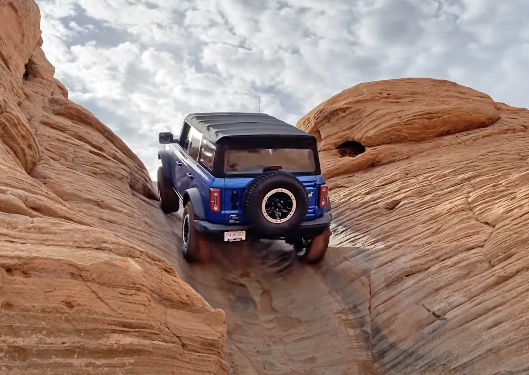 Impressive rock crawling by stock Bronco Badlands Sasquatch @ Sand ...