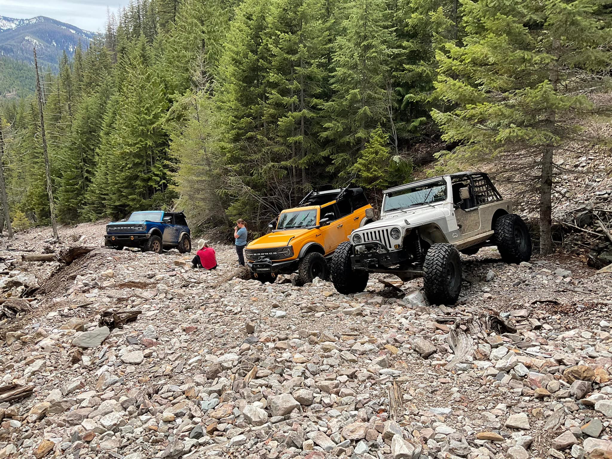 Two Broncos and a Jeep Run Compressor Trail | Bronco6G - 2021+ Ford ...