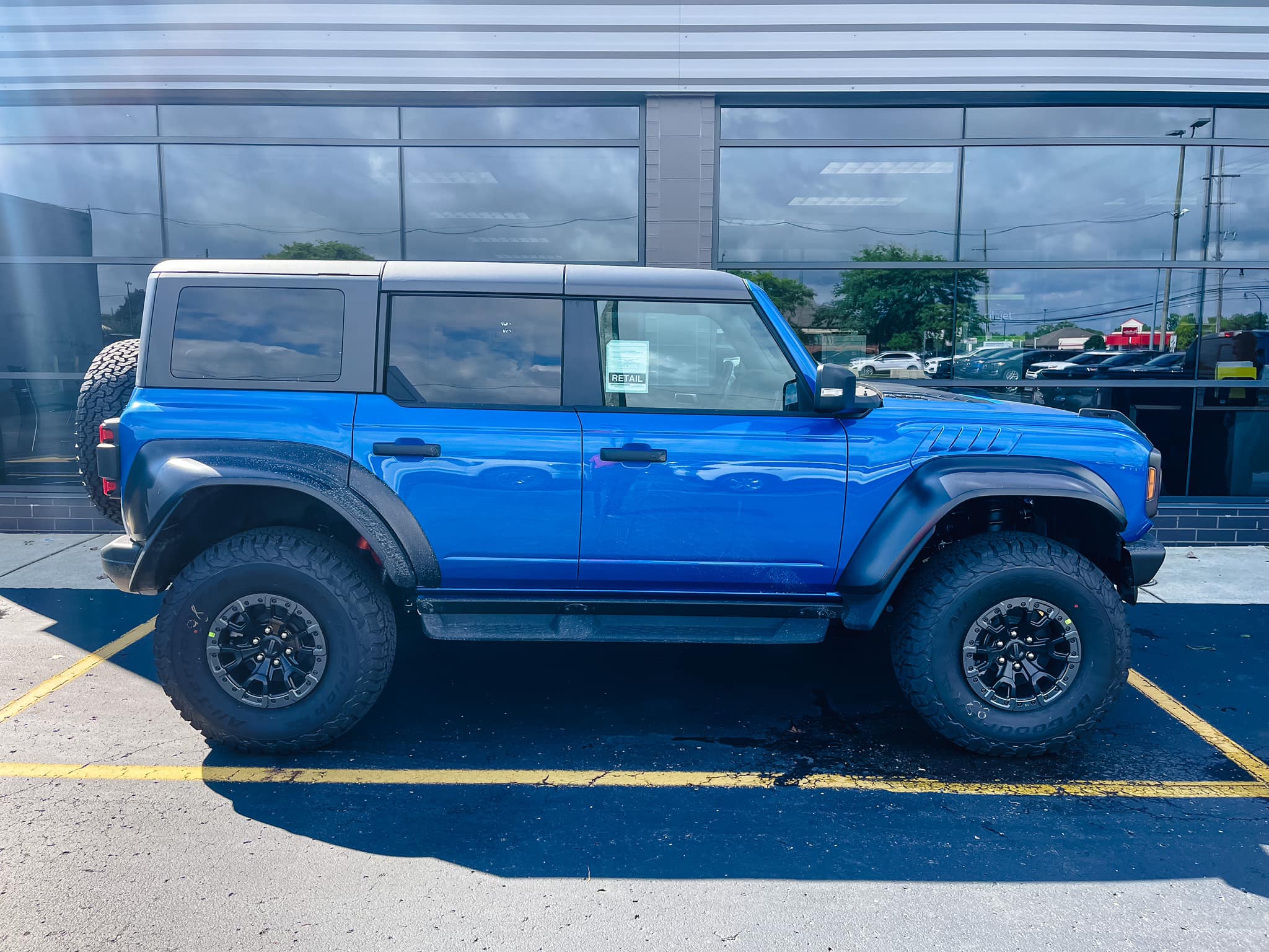 🙌 First retail order 2022 Bronco Raptor spotted on dealer's lot ...