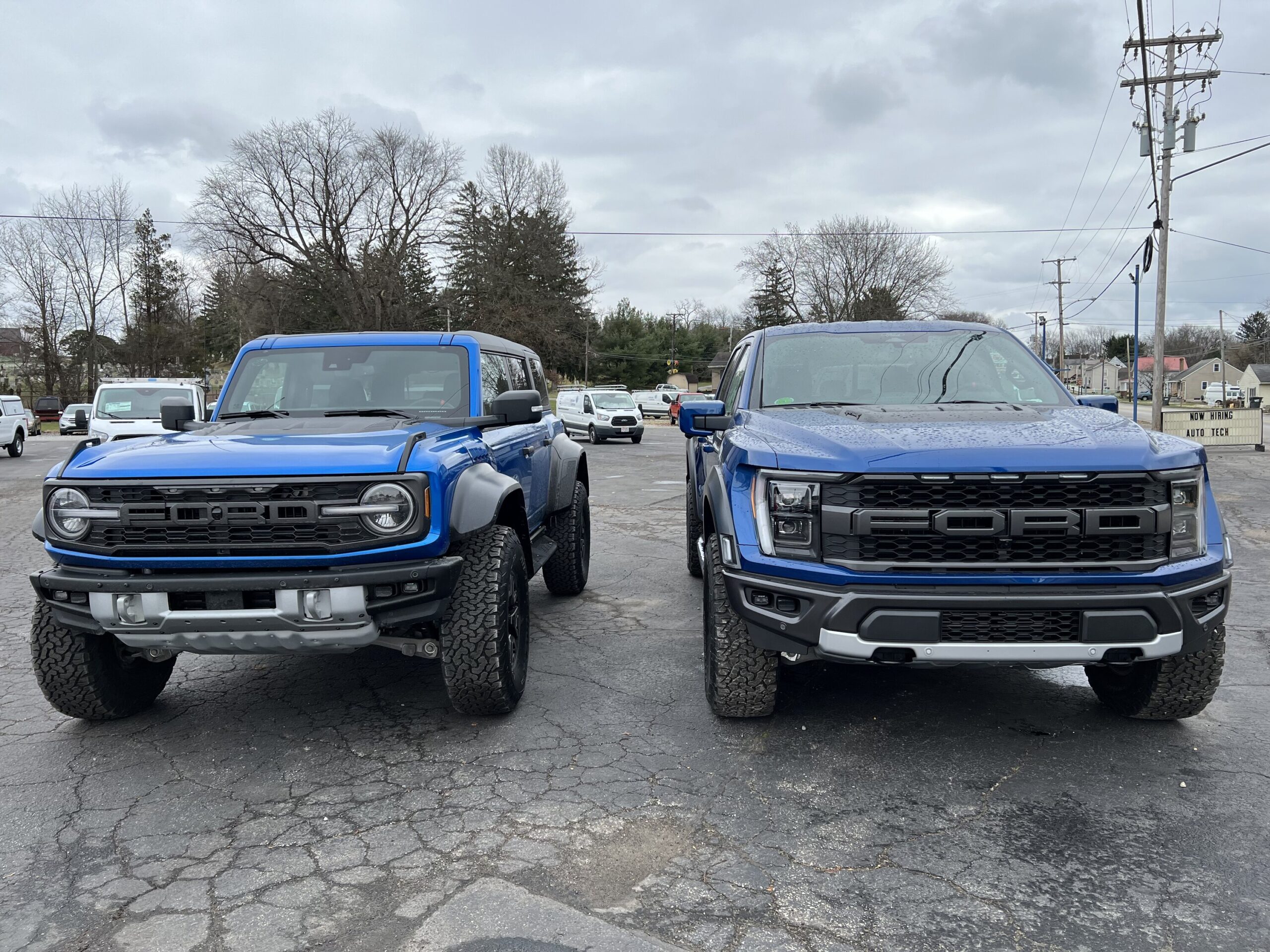 Bronco Raptor vs F-150 Raptor size comparison -- side-by-side pics ...