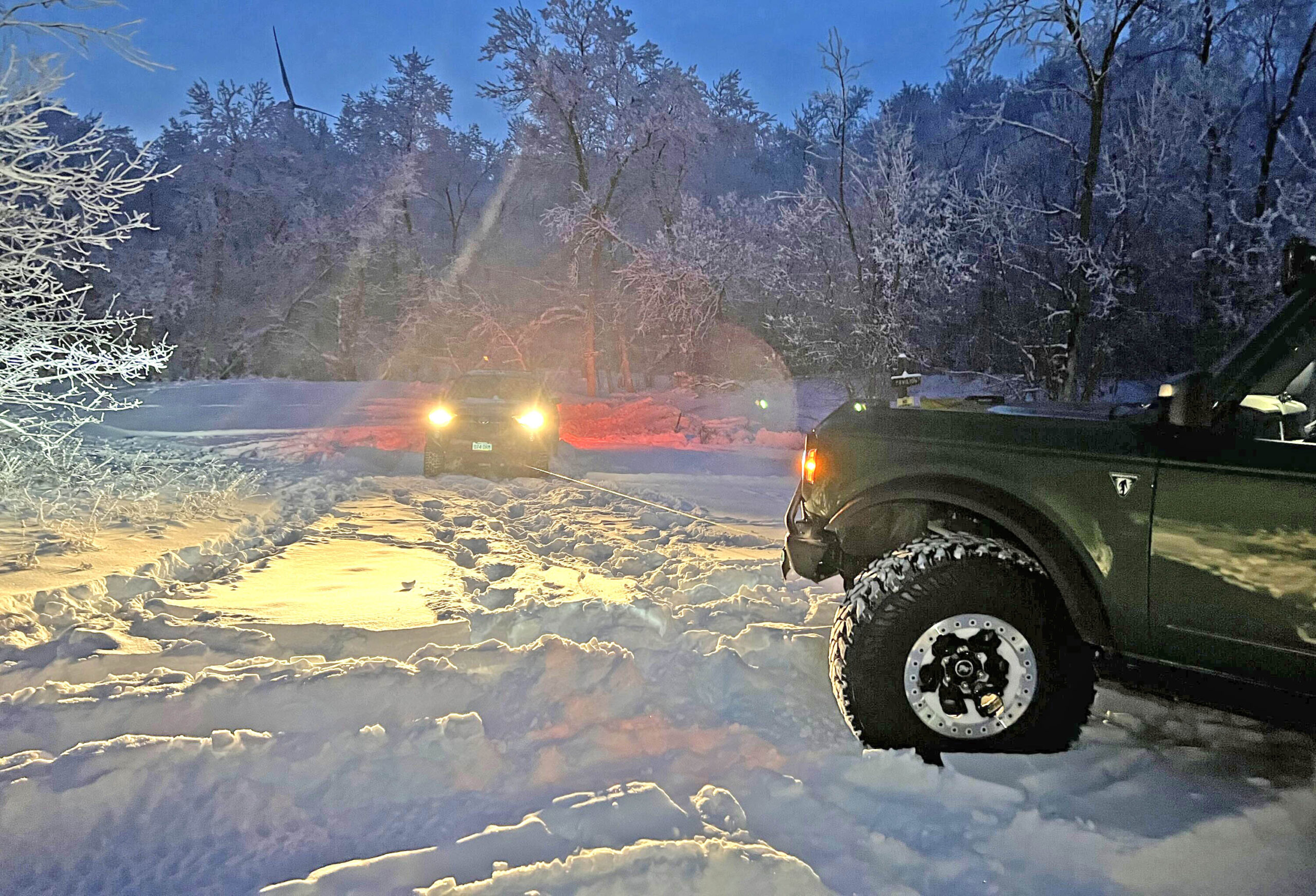 Snow recovery - rescued 4Runner with Base Bronco | Bronco6G - 2021 ...