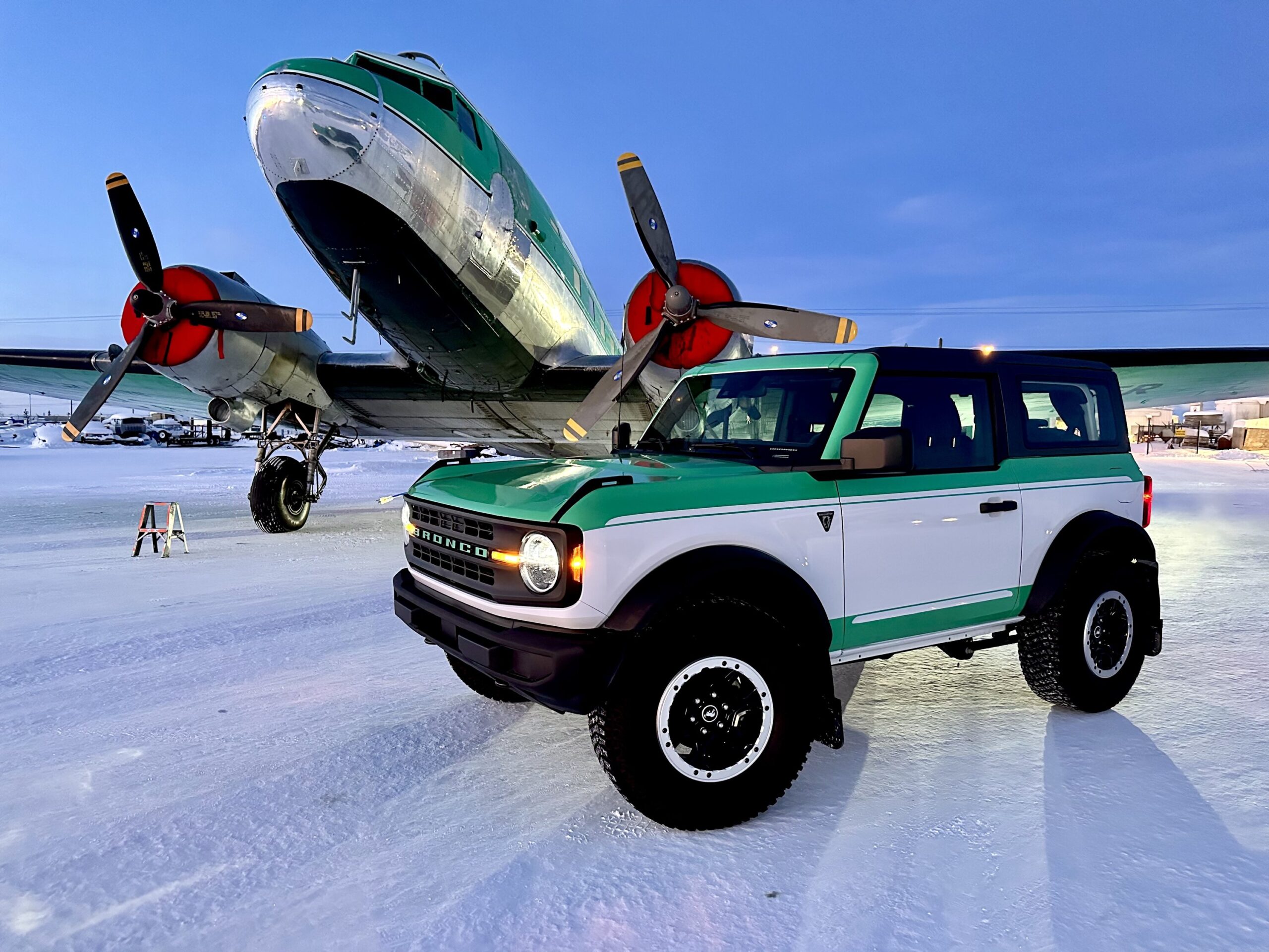 Retro Look 2-Tone Basequatch w/ Buffalo Green Wrap | Bronco6G - 2021 ...