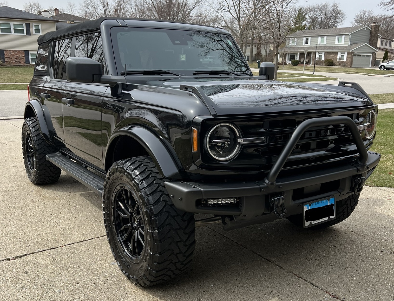 Painted fender flares and grill gloss black | Bronco6G - 2021+ Ford ...