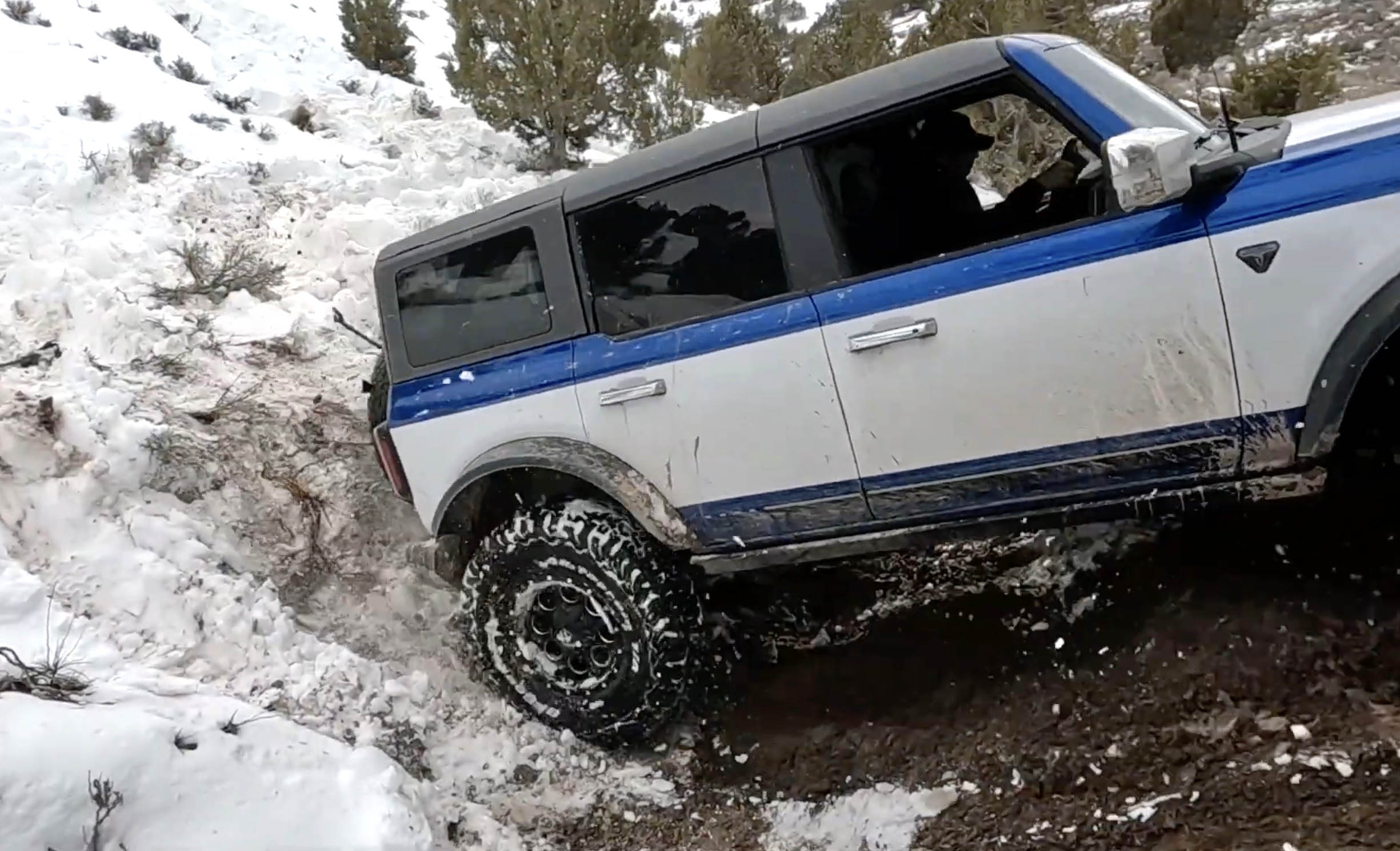 Watch this Bronco recovery and the damage the owner did to his Bronco ...