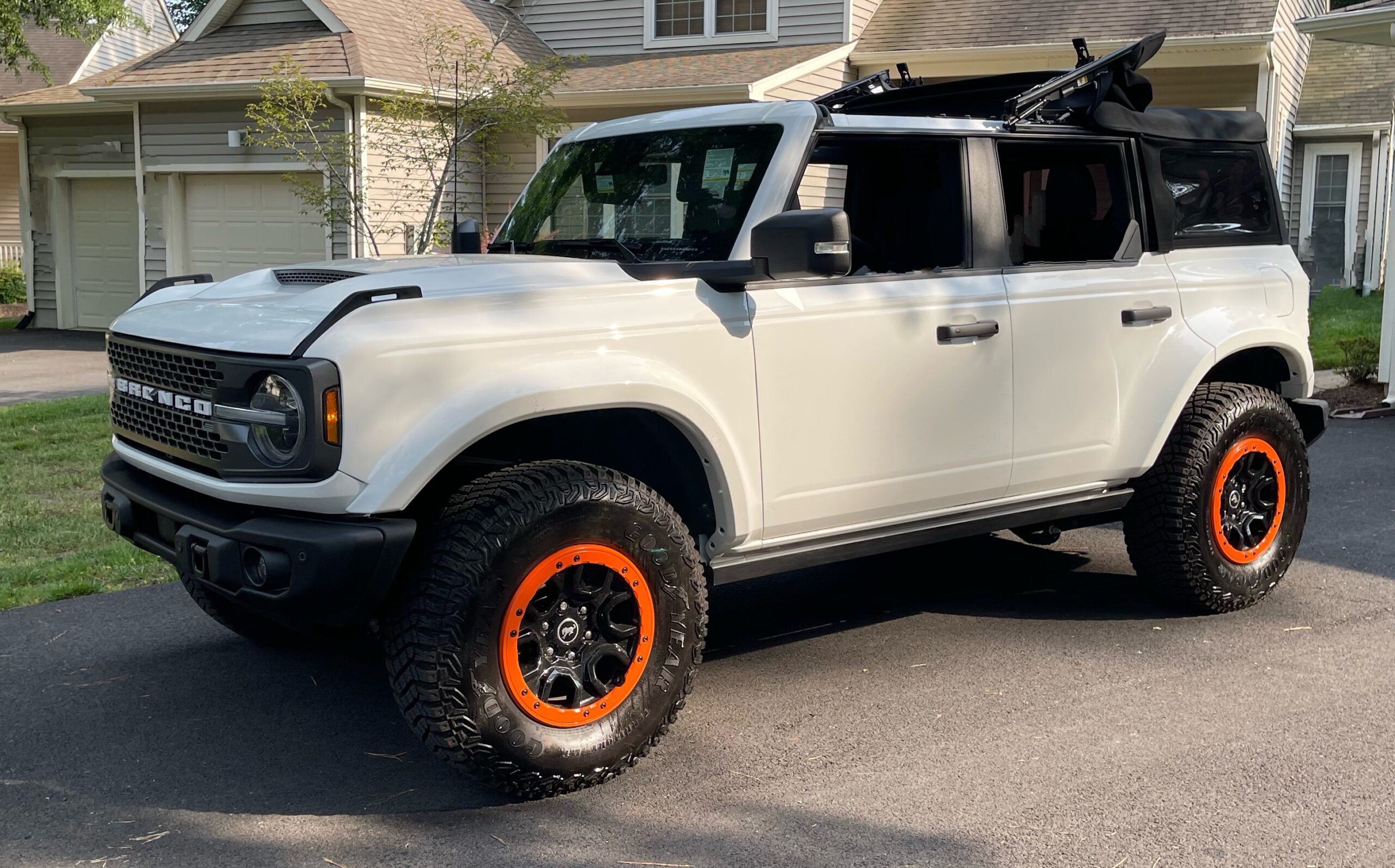 ADV Fenders + Ram Air Hood Install on White Bronco | Bronco6G - 2021 ...