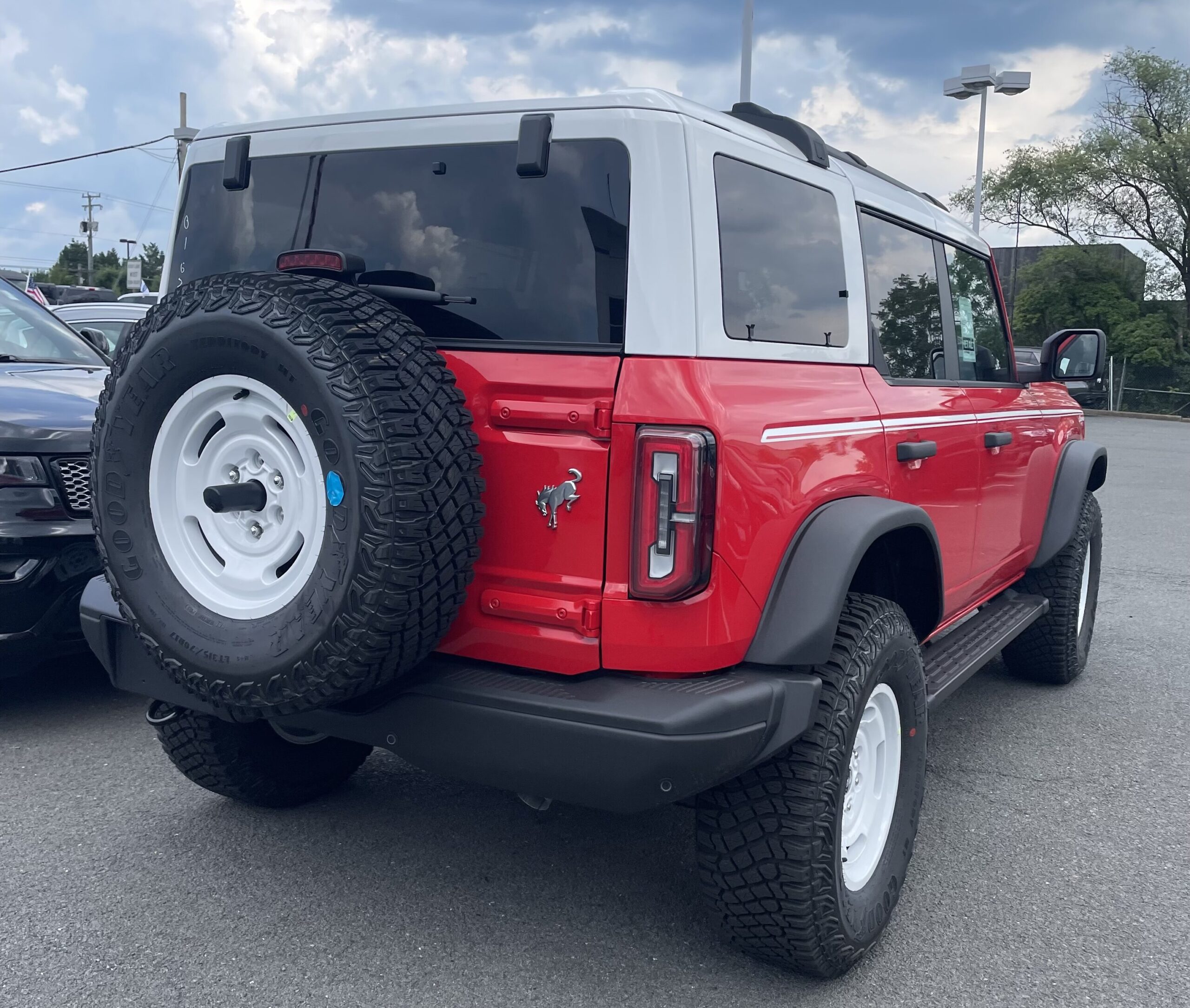 HERITAGE EDITION Bronco (Race Red) Spotted at Dealership | Bronco6G ...