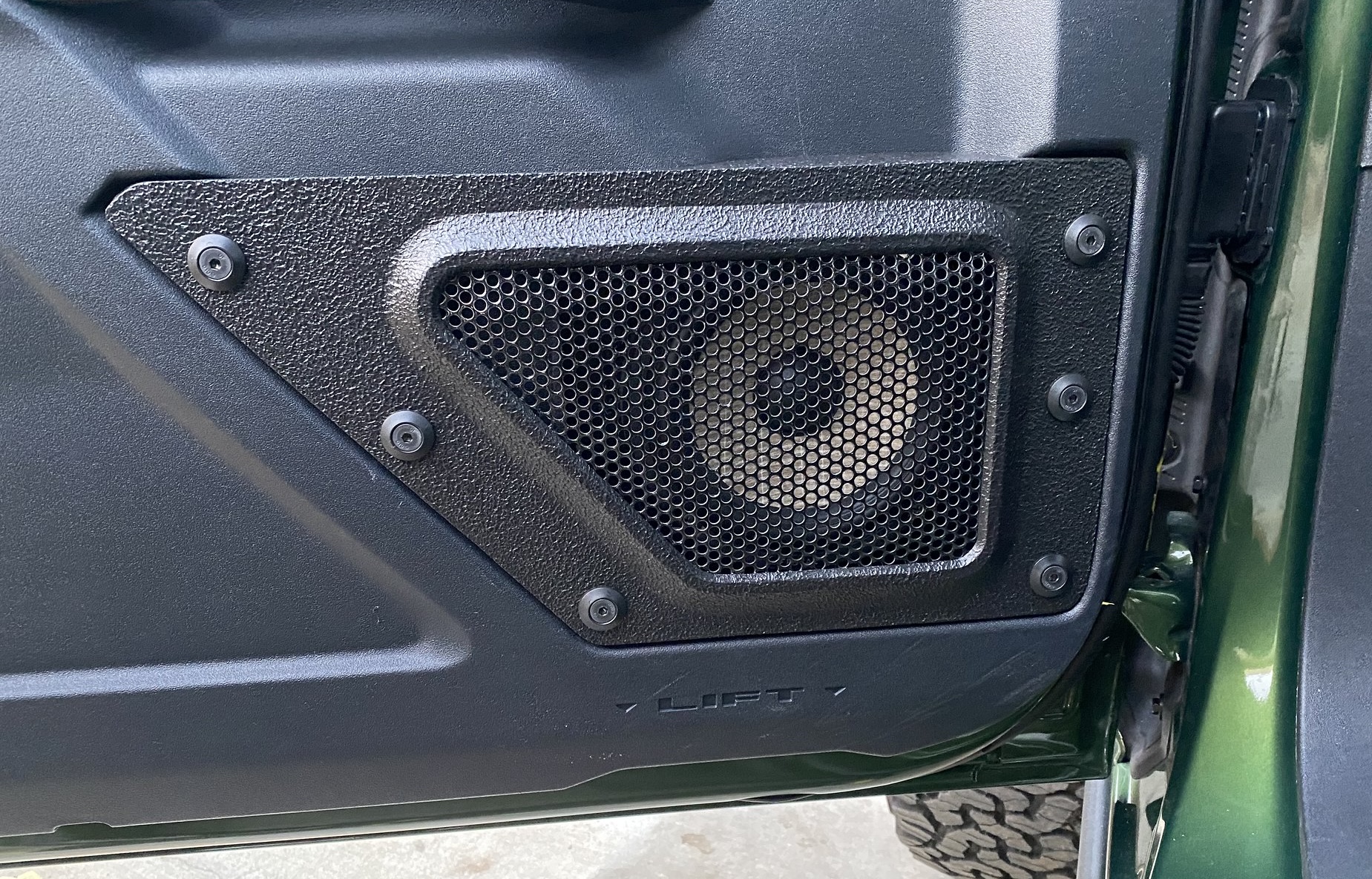 Custom sound system, Focal, JL Audio, Audison, + door speaker mod ...
