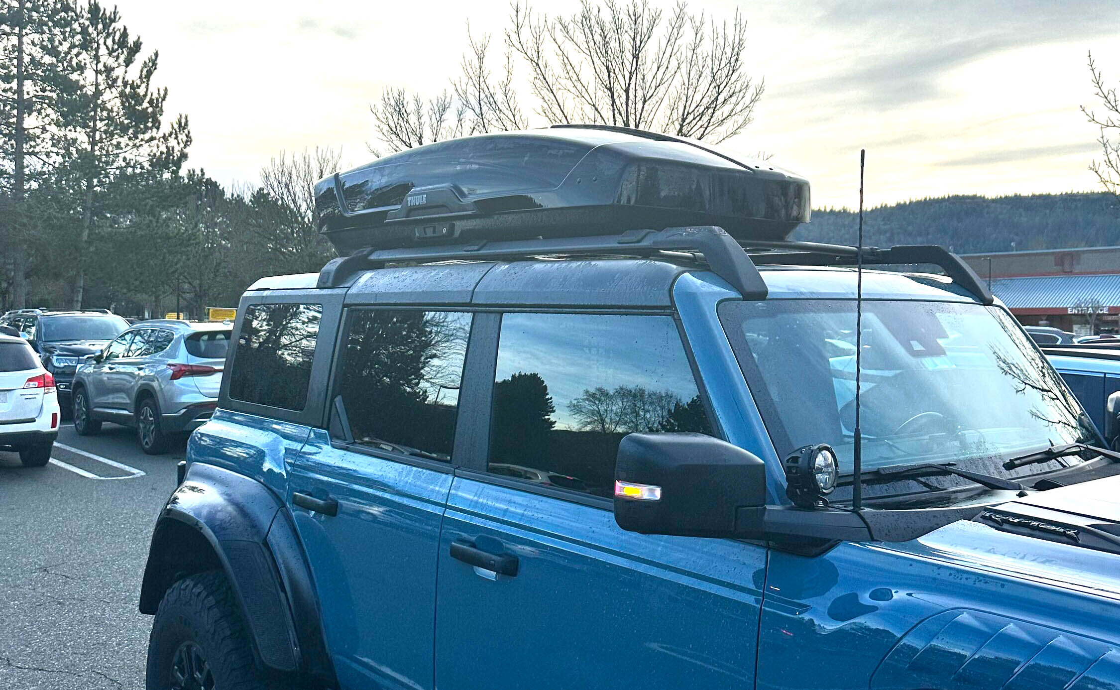 Ford OEM roof rack with Thule Roof Box | Bronco6G - 2021+ Ford Bronco ...