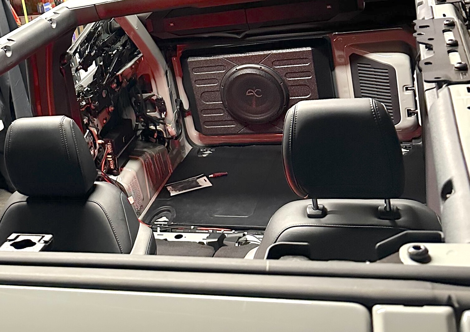 2022 Bronco Tailgate Subwoofer & Amplifier (Behind Cargo Area Panel ...