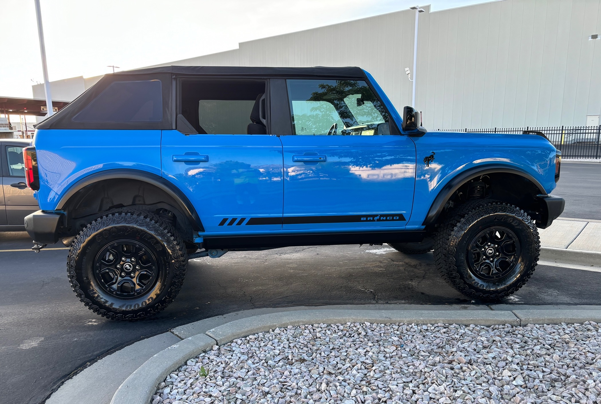 New Grabber Blue Bronco pics. Will post more in better light when I get ...