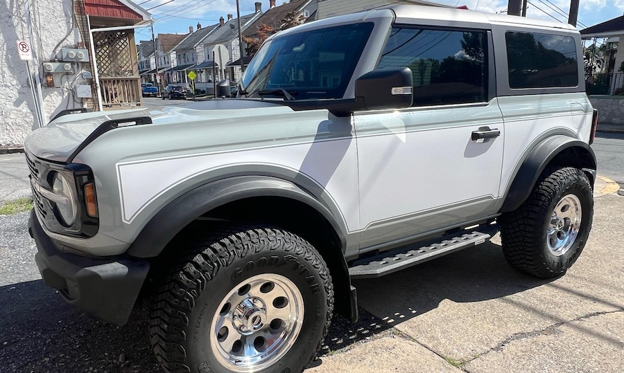 Ridergraphix.com 2 Tone Center Body Graphics Installed! | Bronco6G ...