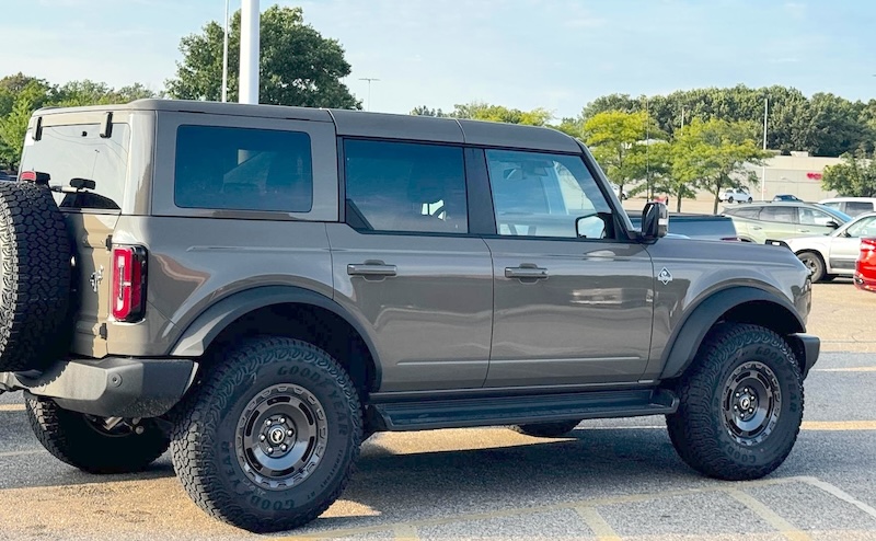 Color-Matched Hardtop 2025 Bronco Spotted in the Wild | Page 5 ...