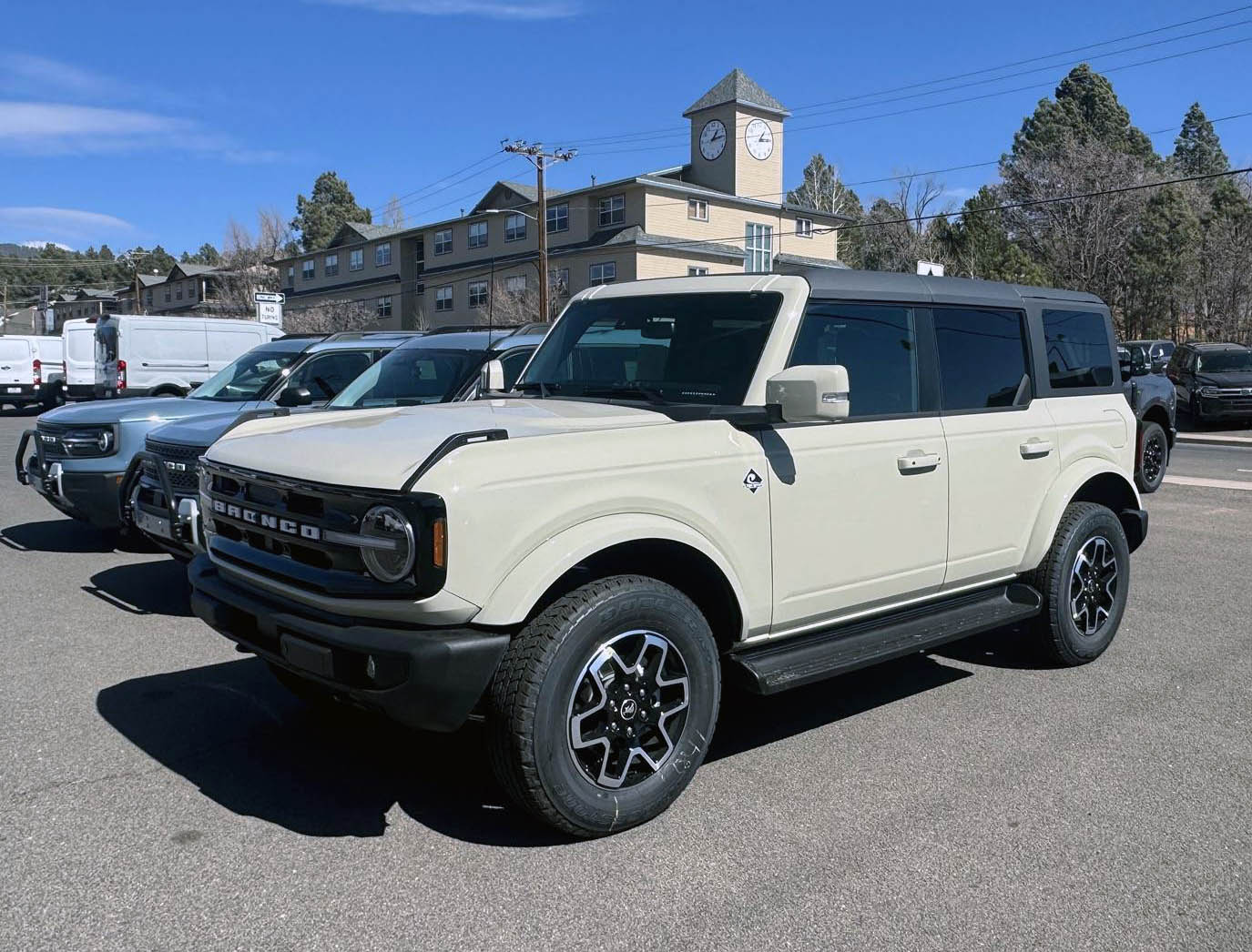2025 Desert Sand first look at dealership | Bronco6G - 2021+ Ford ...